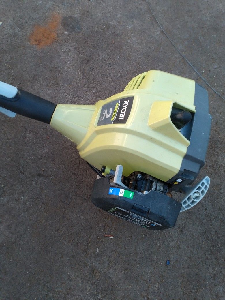 Ryobi 2 Cycle Gas Powered Weed Eater for Sale in Chula Vista, CA - OfferUp