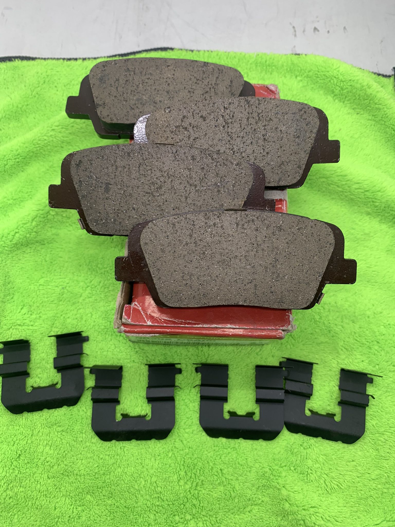KIA O.E.M 2016 SORENTO REAR BRAKE PADS ( 58302C6A00 ) Fits 2016 KIA ...
