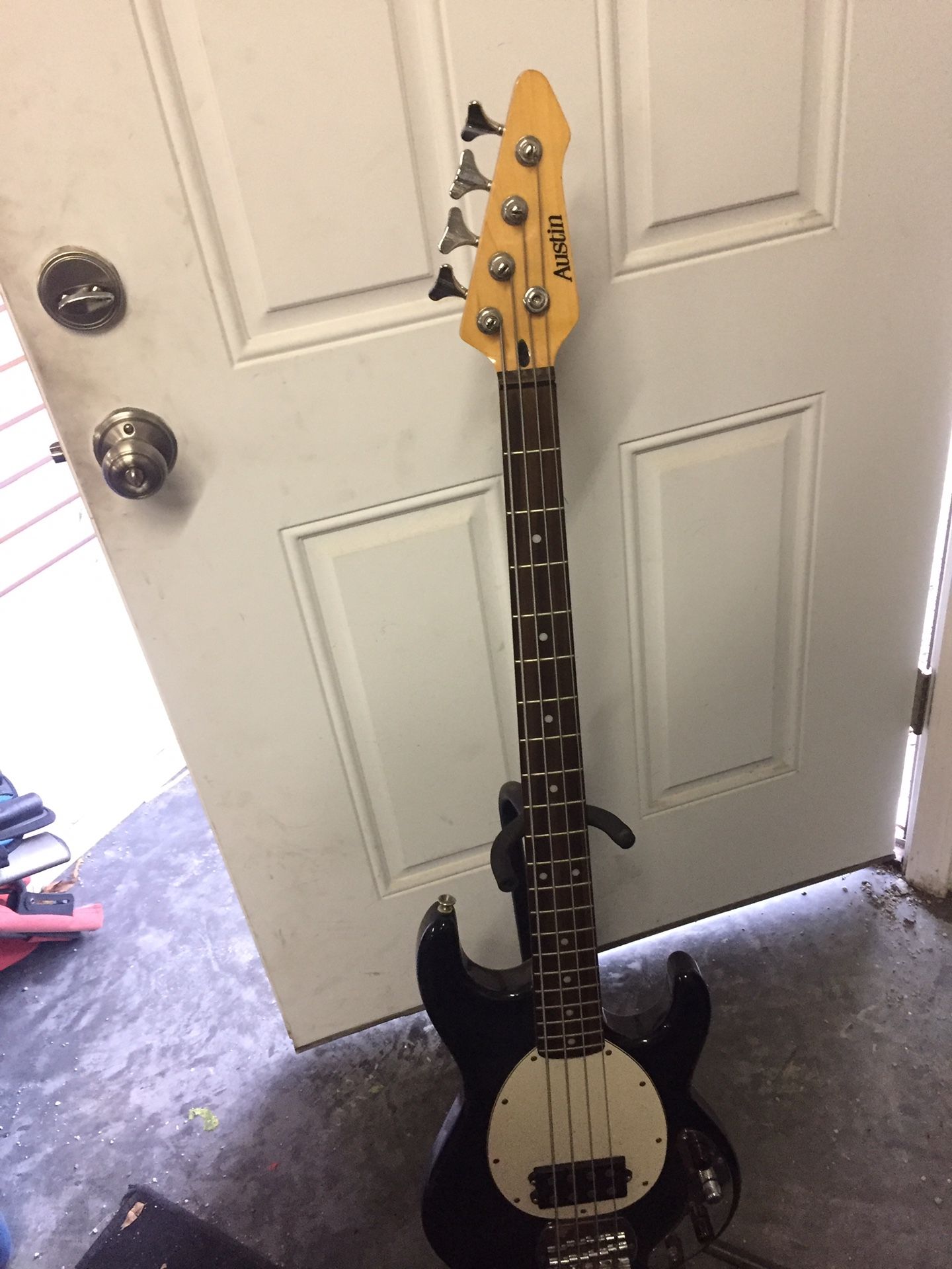 Austin Black Bass Guitar for Sale in Highland, IL - OfferUp