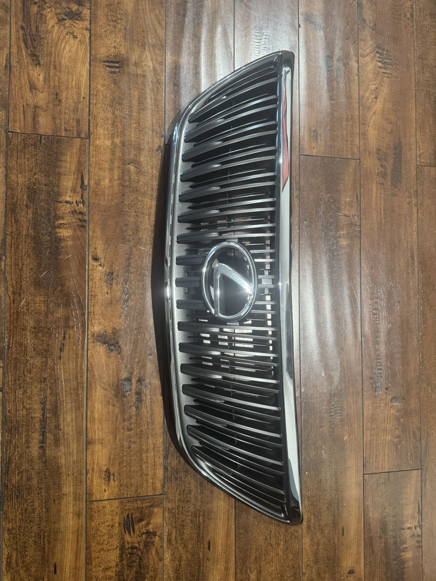 Lexus Rx330 Rx350 Rx400h Grill Front Grille With Logo for Sale in Los ...