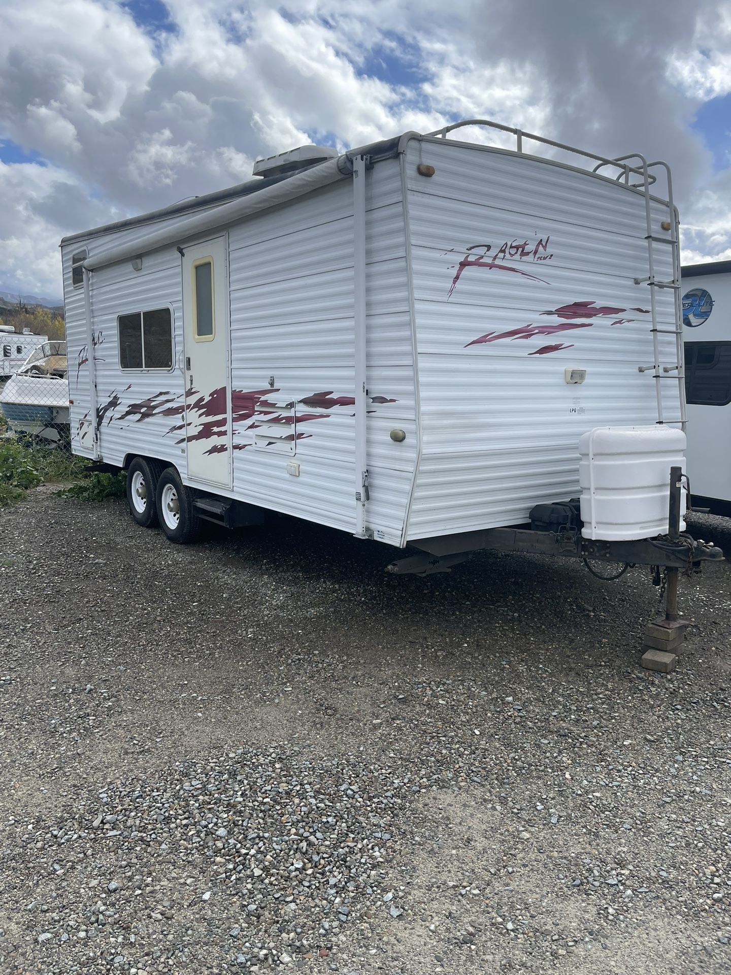 2001 24’ Ragen Travel Trailer Toy Hauler for Sale in Orange, CA - OfferUp