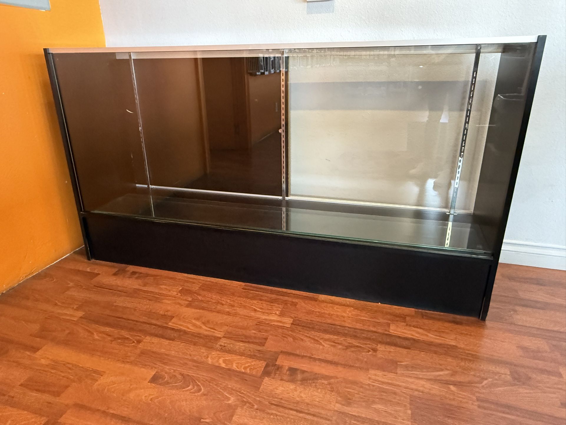 Display case FREE for Sale in Garden Grove, CA - OfferUp