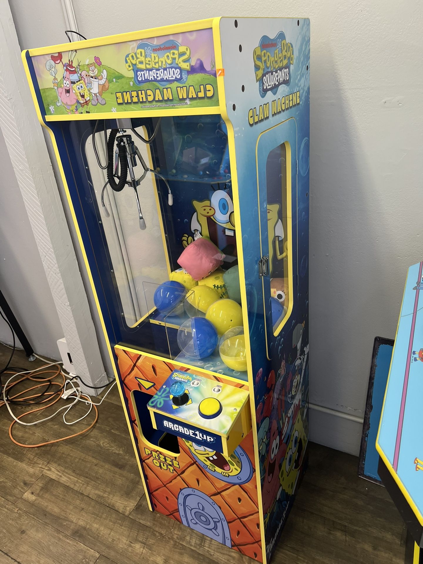 SpongeBob Claw Machine Arcade for Sale in Brea, CA - OfferUp