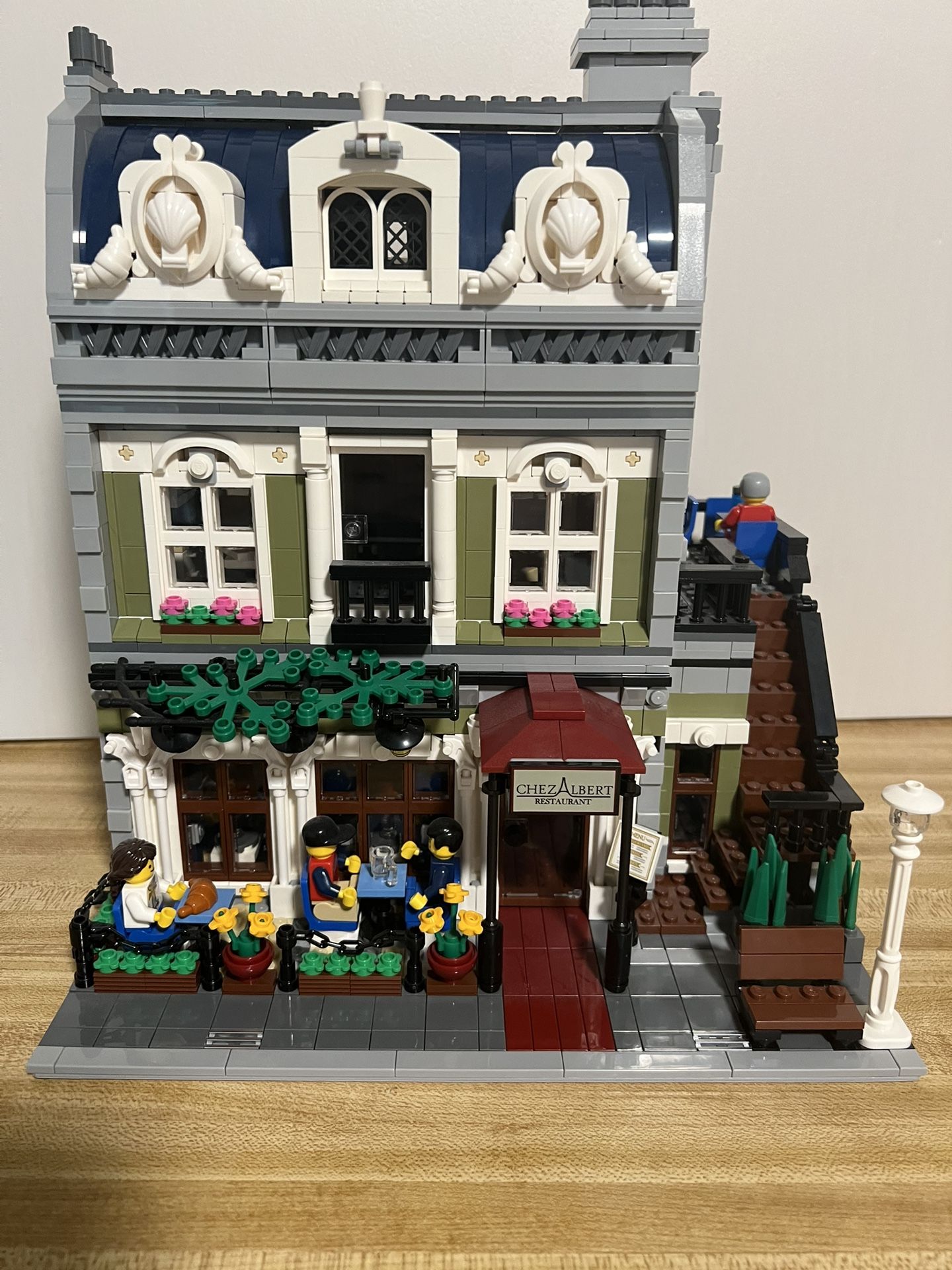 Lego Parisian Restaurant 10243 for Sale in Littleton, CO - OfferUp