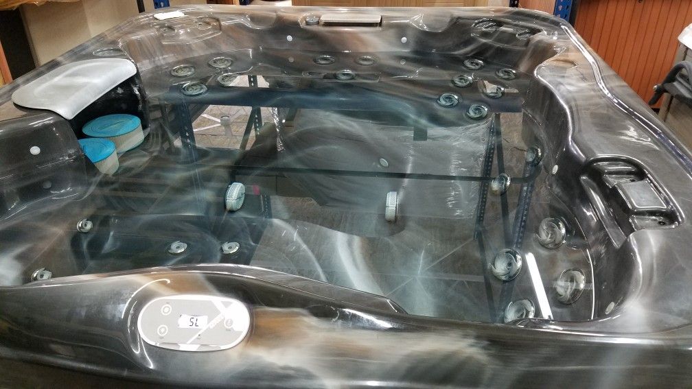 2016 Pre-owned Bullfrog X6L 5 person hot tub with lounge. for Sale in ...