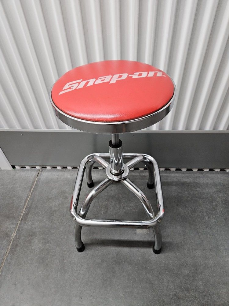 Snap-on shop stool, adjustable, swivels for Sale in Phoenix, AZ - OfferUp