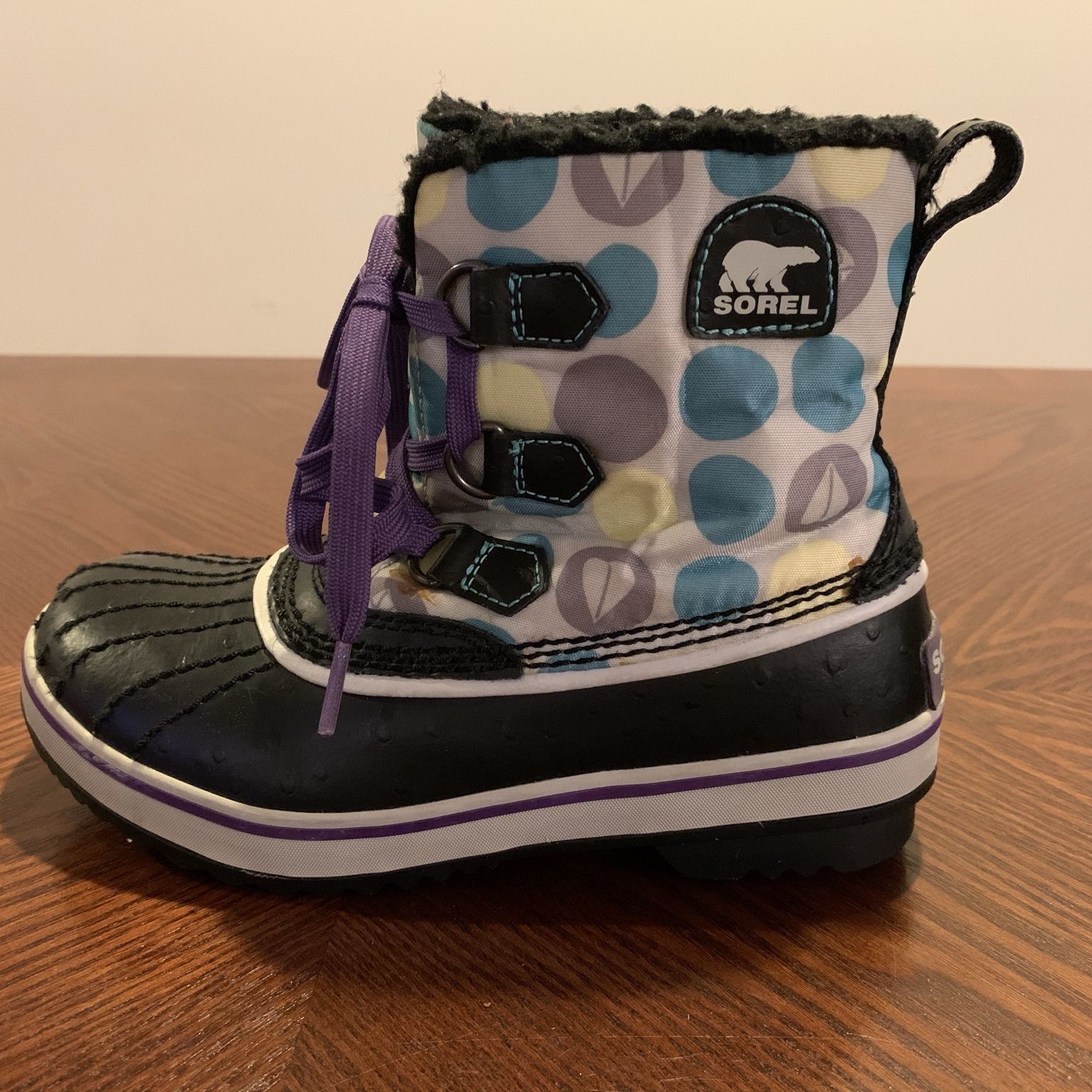 Girls Sorel Snow Boots for Sale in Asheville, NC - OfferUp
