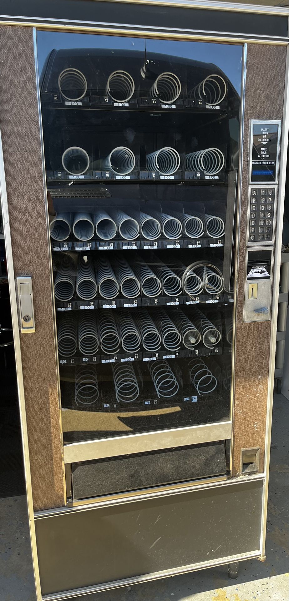 Crane Snack Vending Machine for Sale in Loganville, GA - OfferUp