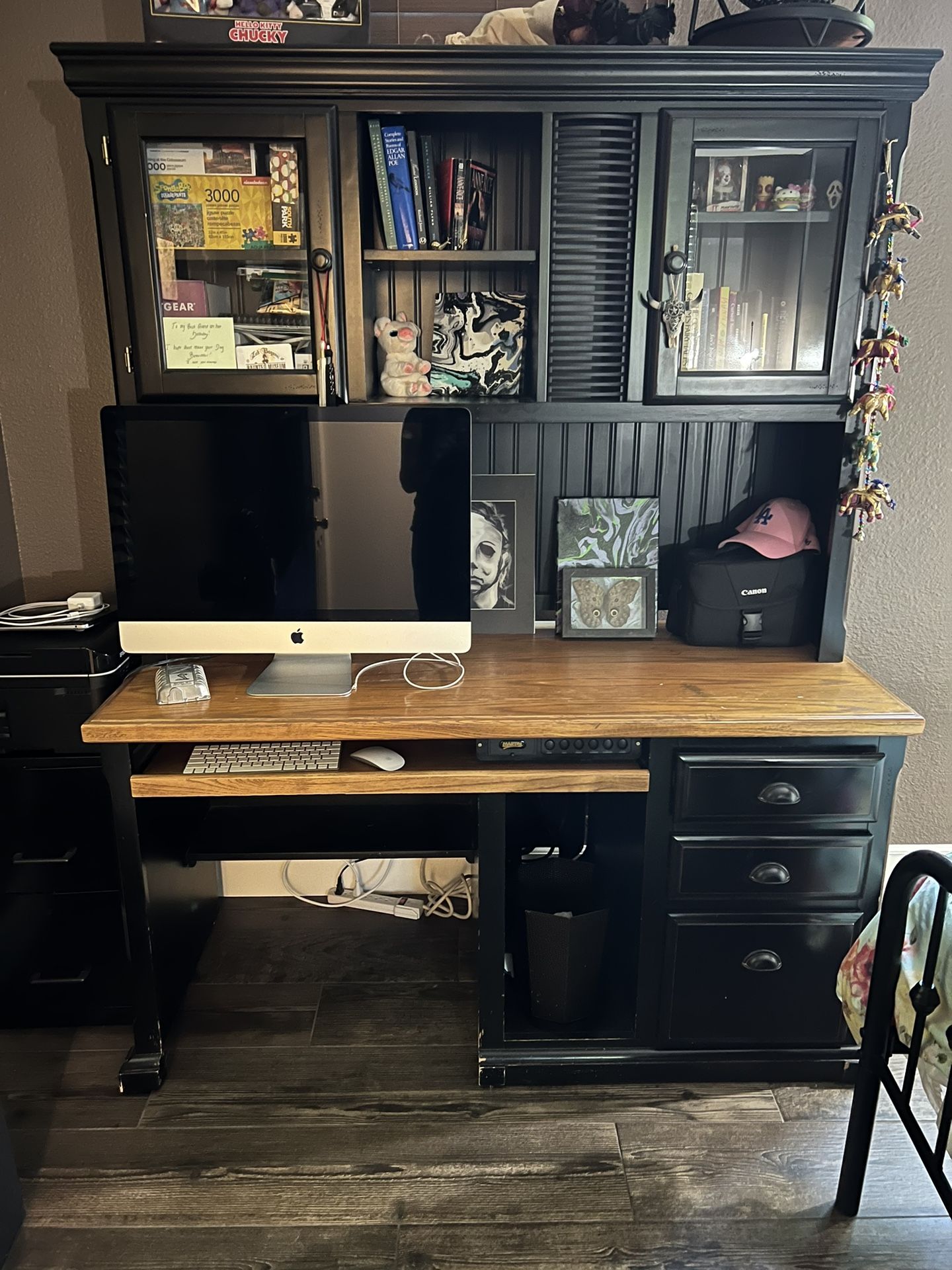 Computer Desk With Hutch for Sale in Corona, CA - OfferUp