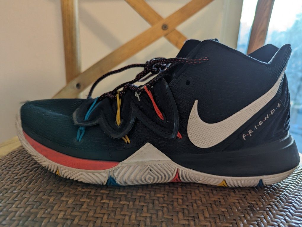 Nike Kyrie 5 Friends 2019 Size 11 for Sale in Lynnwood, WA - OfferUp