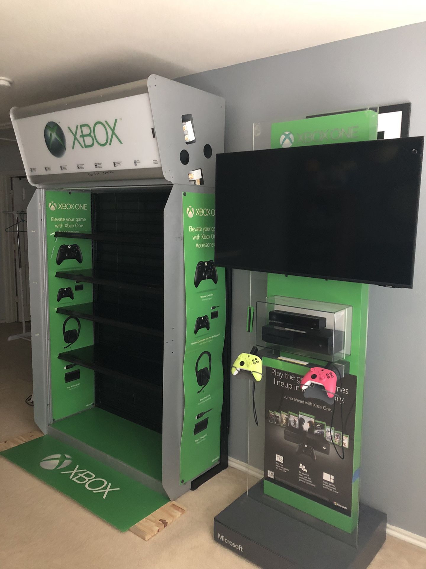 Microsoft Xbox One Kiosk Retail Display Video Game Console for Sale in ...