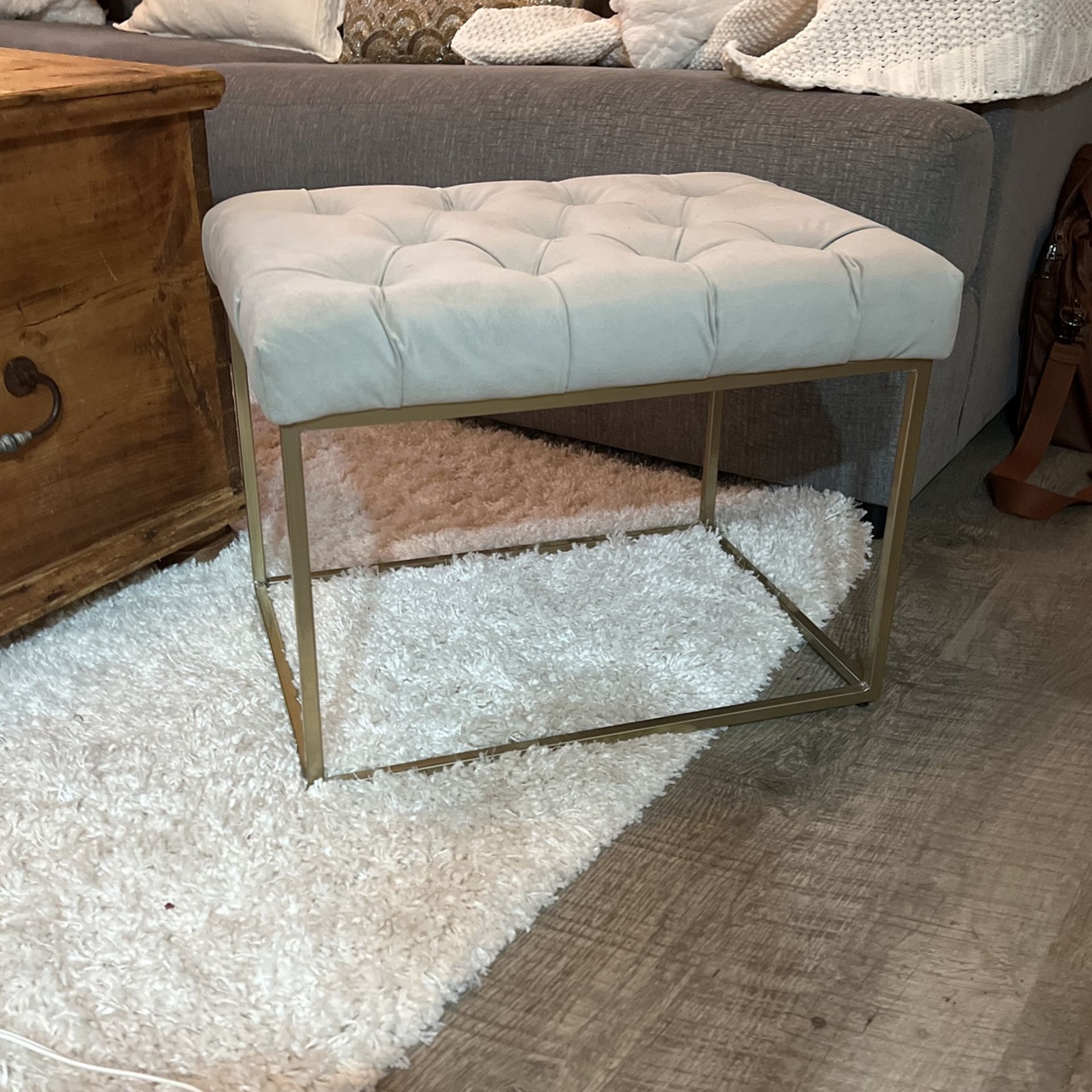 Gray Ottoman for Sale in Dallas, TX - OfferUp