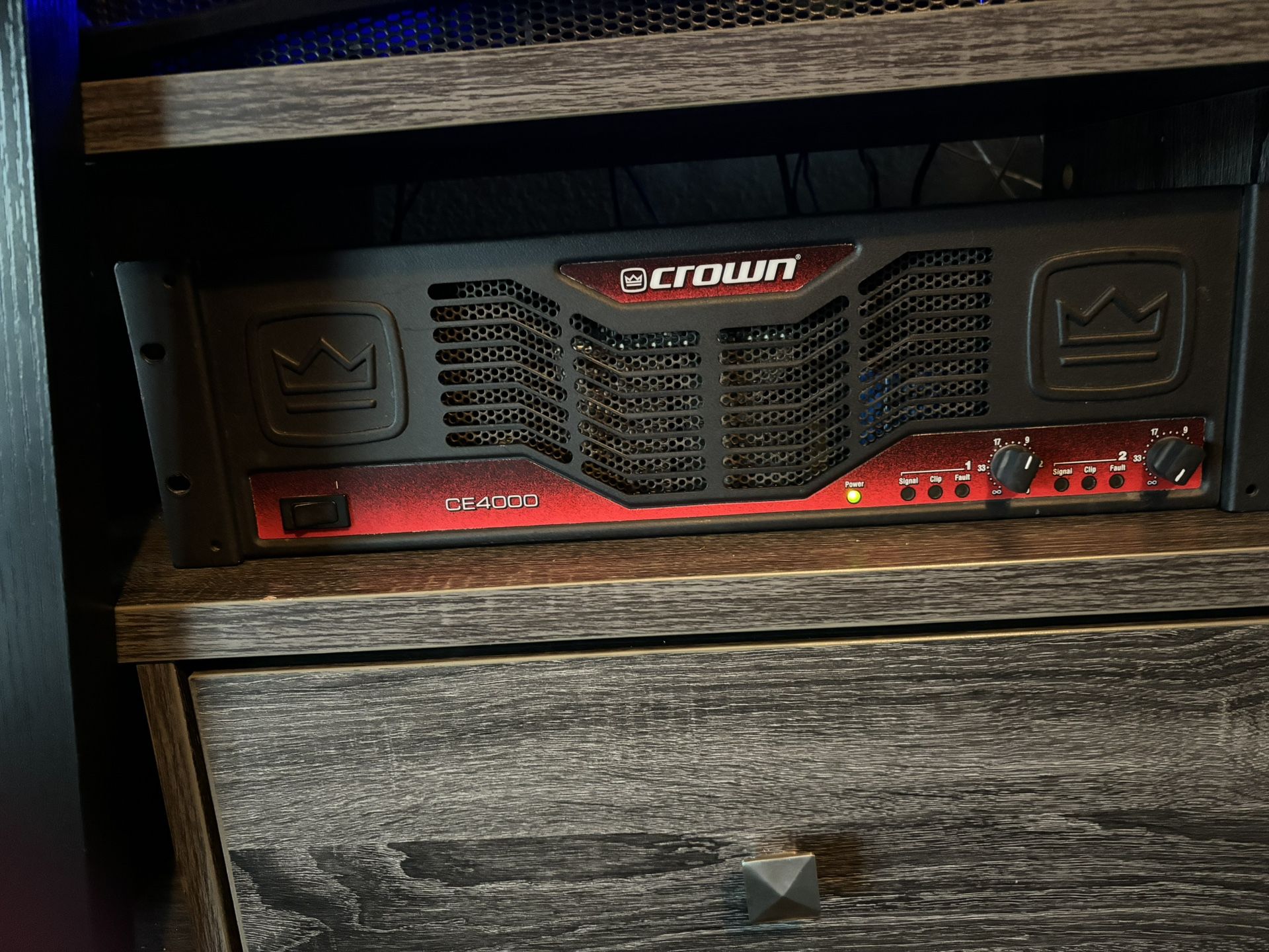 Crown CE4000 Amplifier. for Sale in Victorville, CA - OfferUp