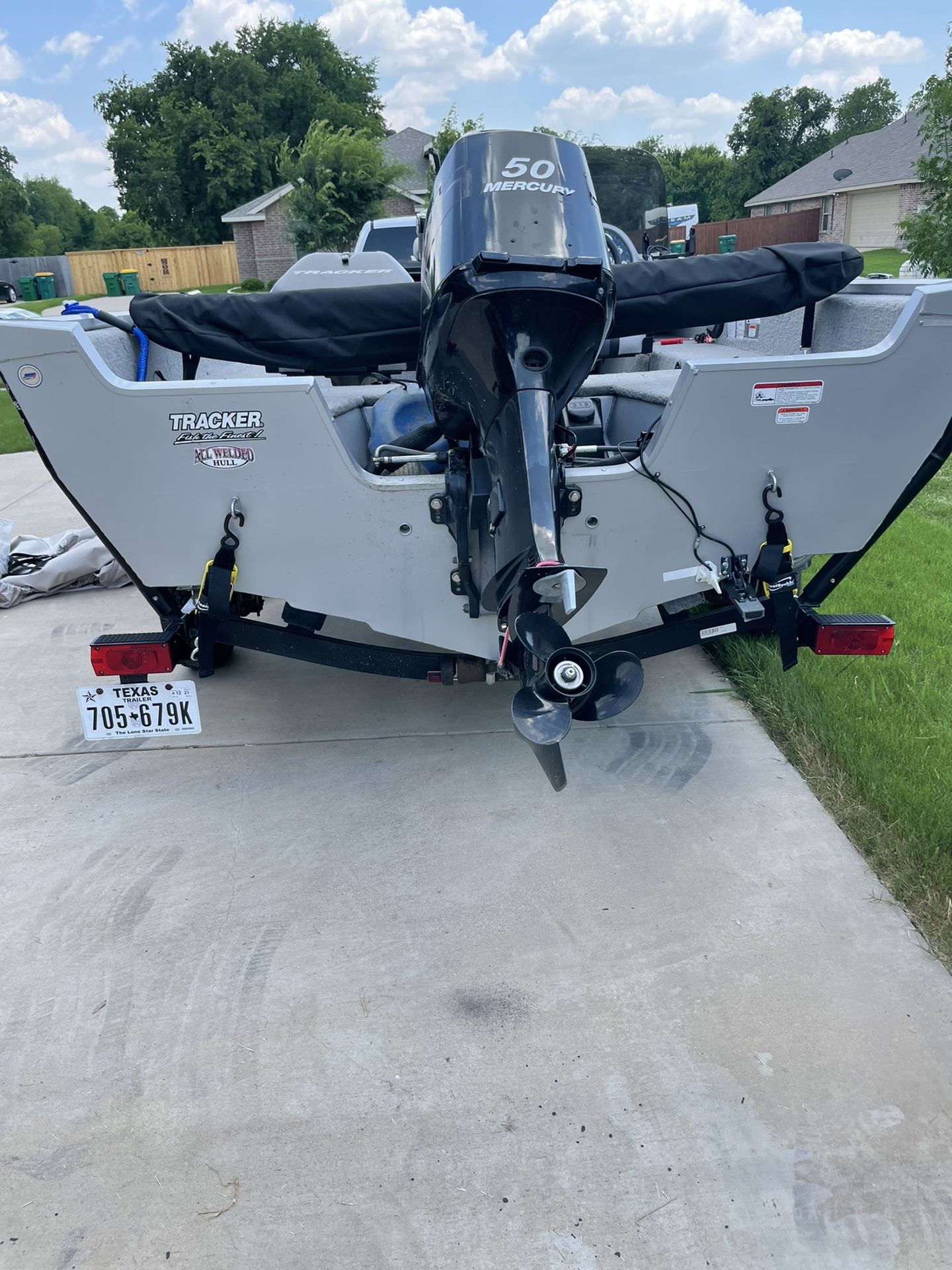 2009 Tracker Pro Guide V16 Tracker for Sale in Waxahachie, TX - OfferUp