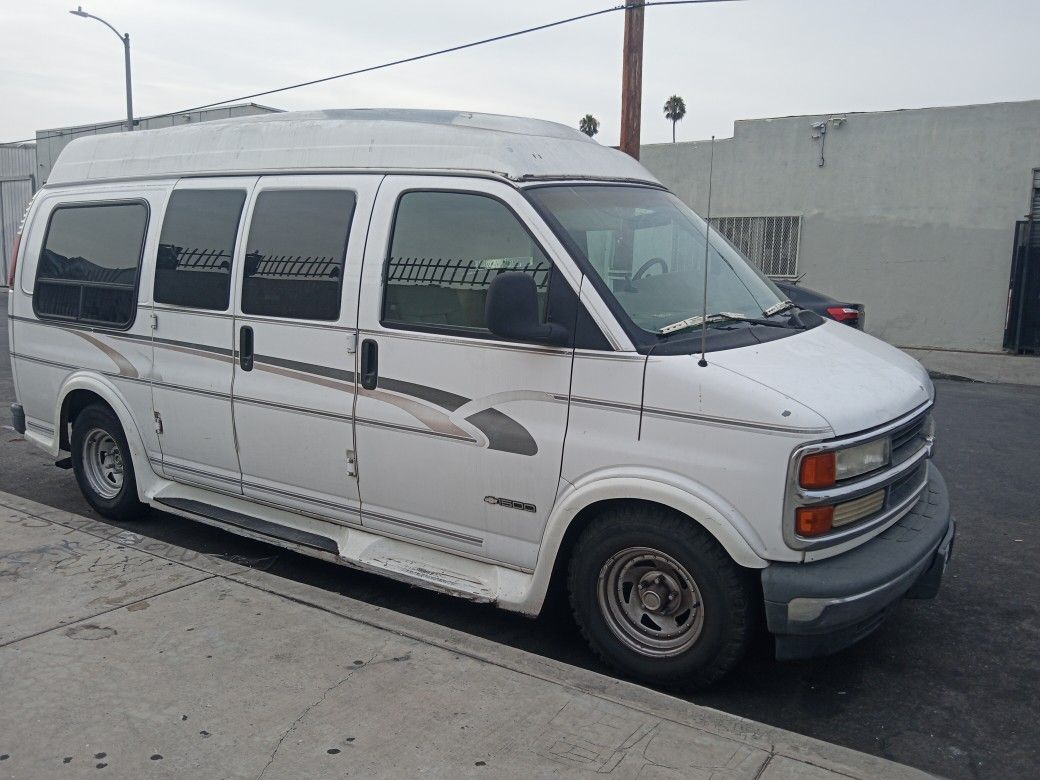 1997 Chevrolet Express for Sale in Los Angeles, CA - OfferUp