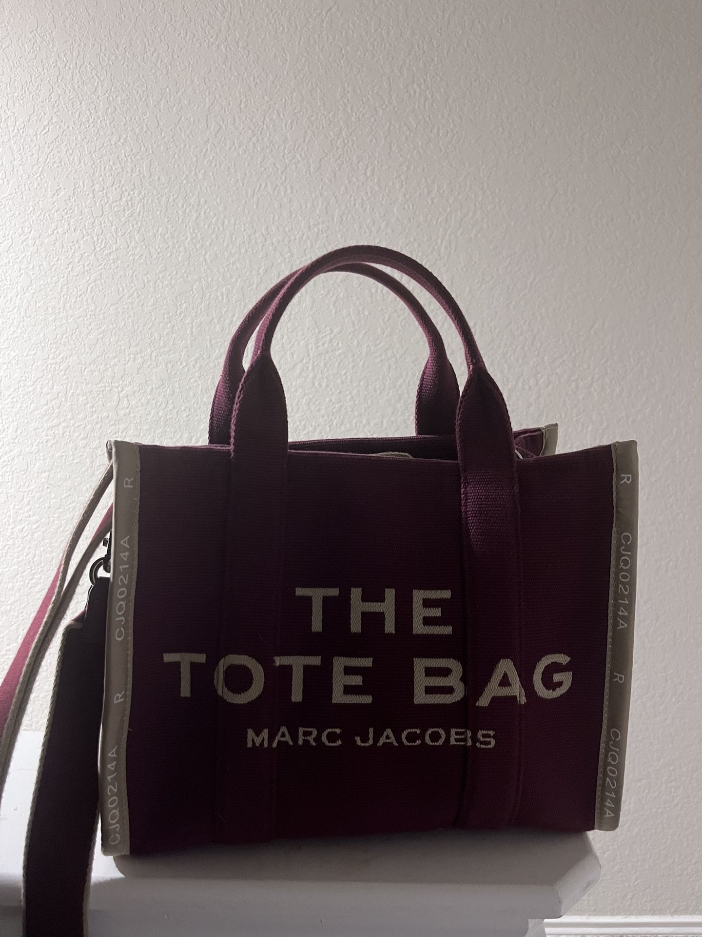 Medium Marc Jacobs Tote for Sale in San Antonio, TX - OfferUp