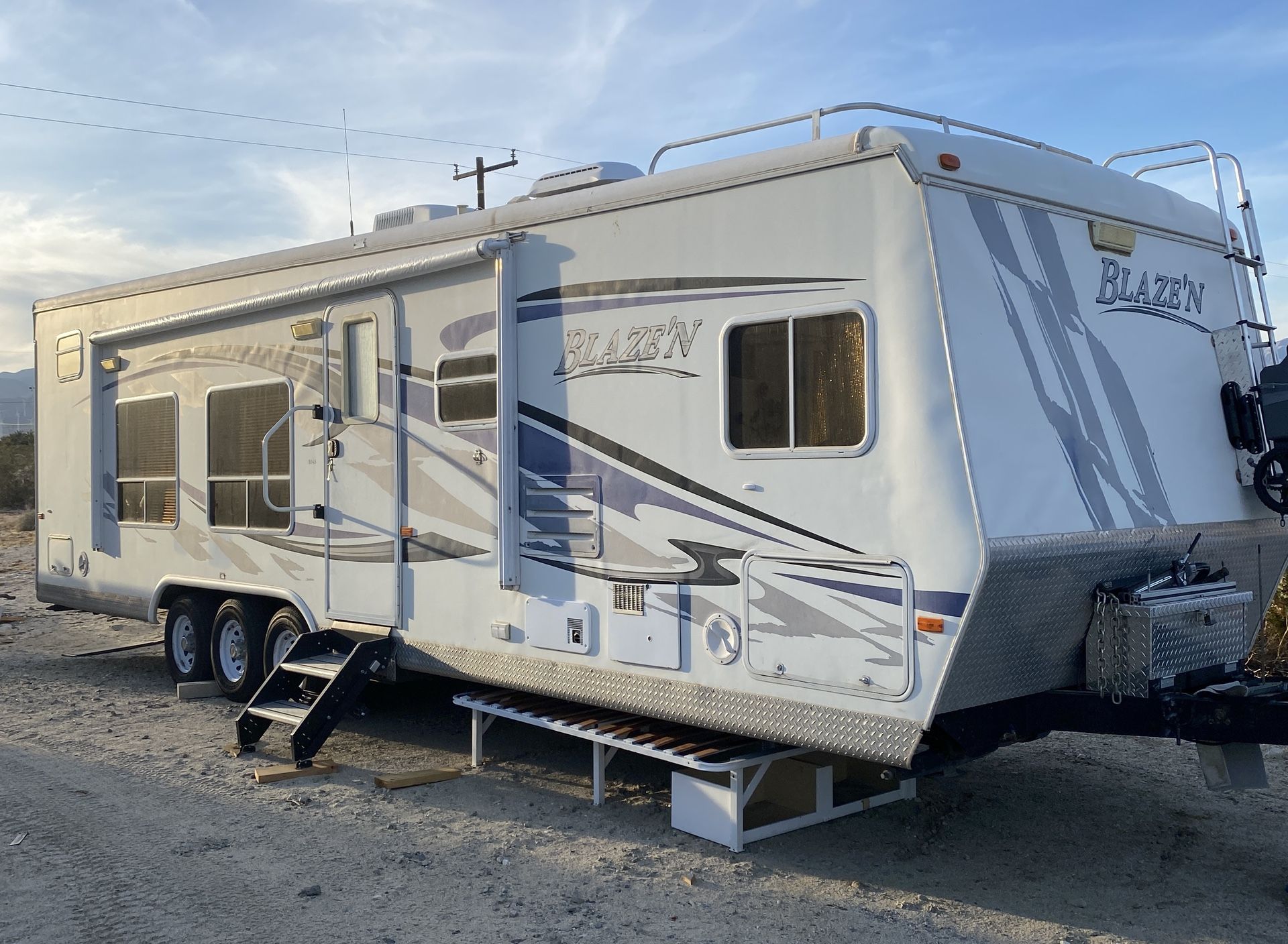 2005 B34S Blaz’n Toyhauler 34’ for Sale in Desert Hot Springs, CA - OfferUp