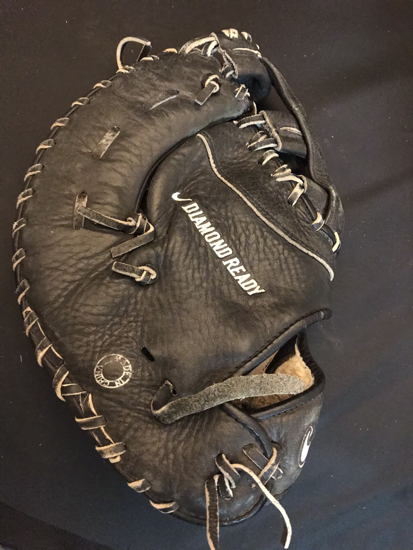 Left handed Thrower’s 1st baseman’s gloves for Sale in Bakersfield, CA ...