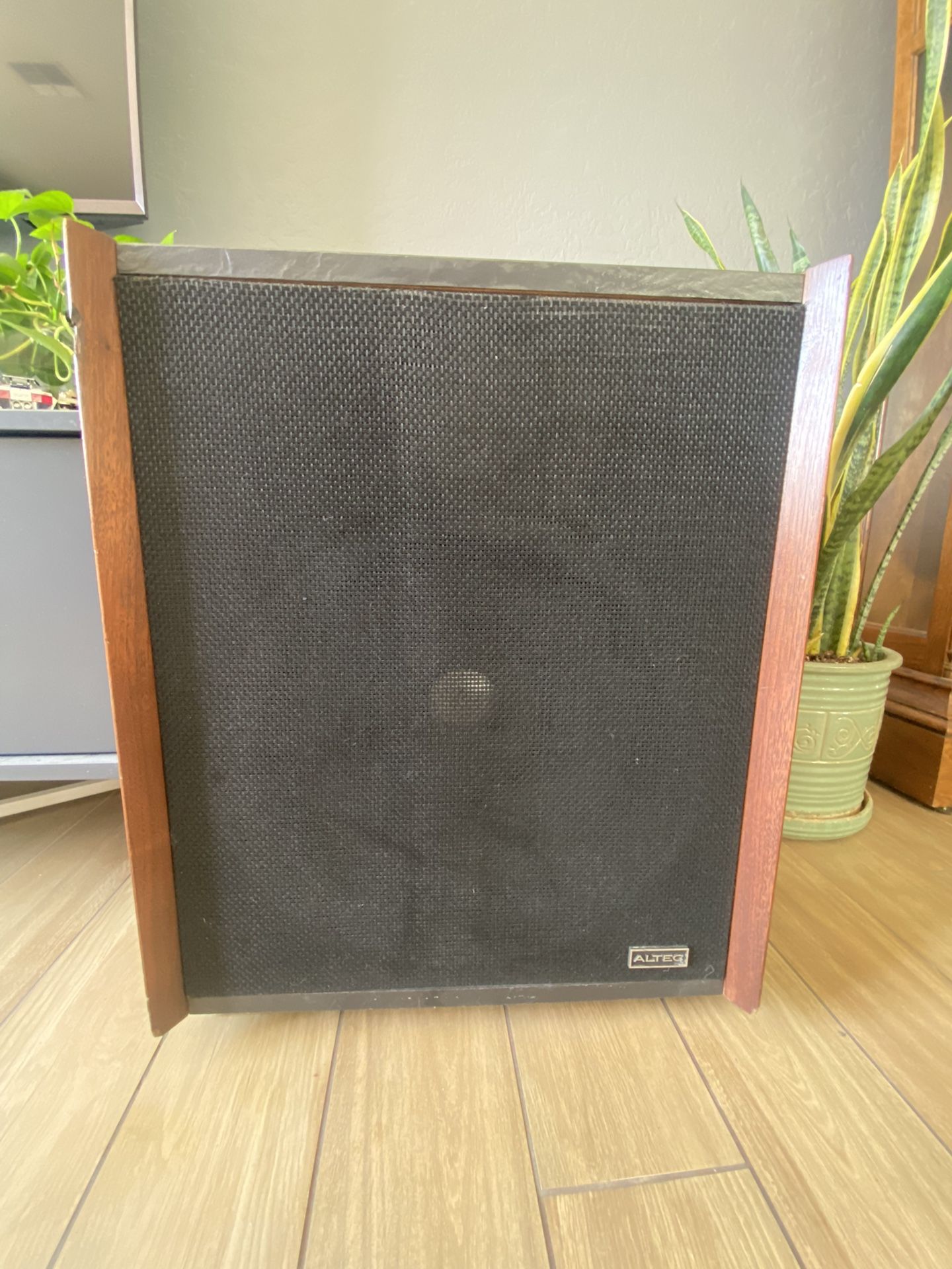 Altec Santana speakers 879A natural wood. for Sale in Phoenix, AZ - OfferUp