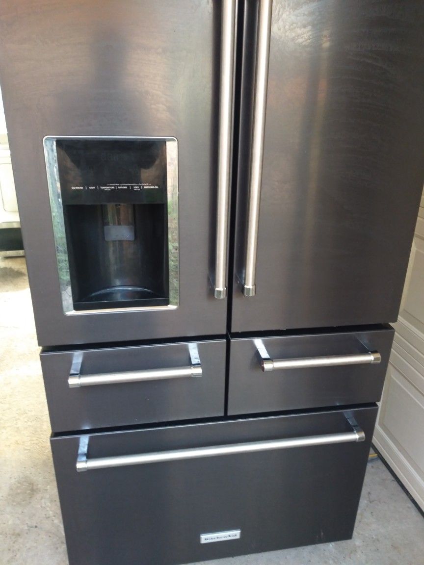 Black Stainless Steel Finger Print Fridge for Sale in Porter, TX - OfferUp