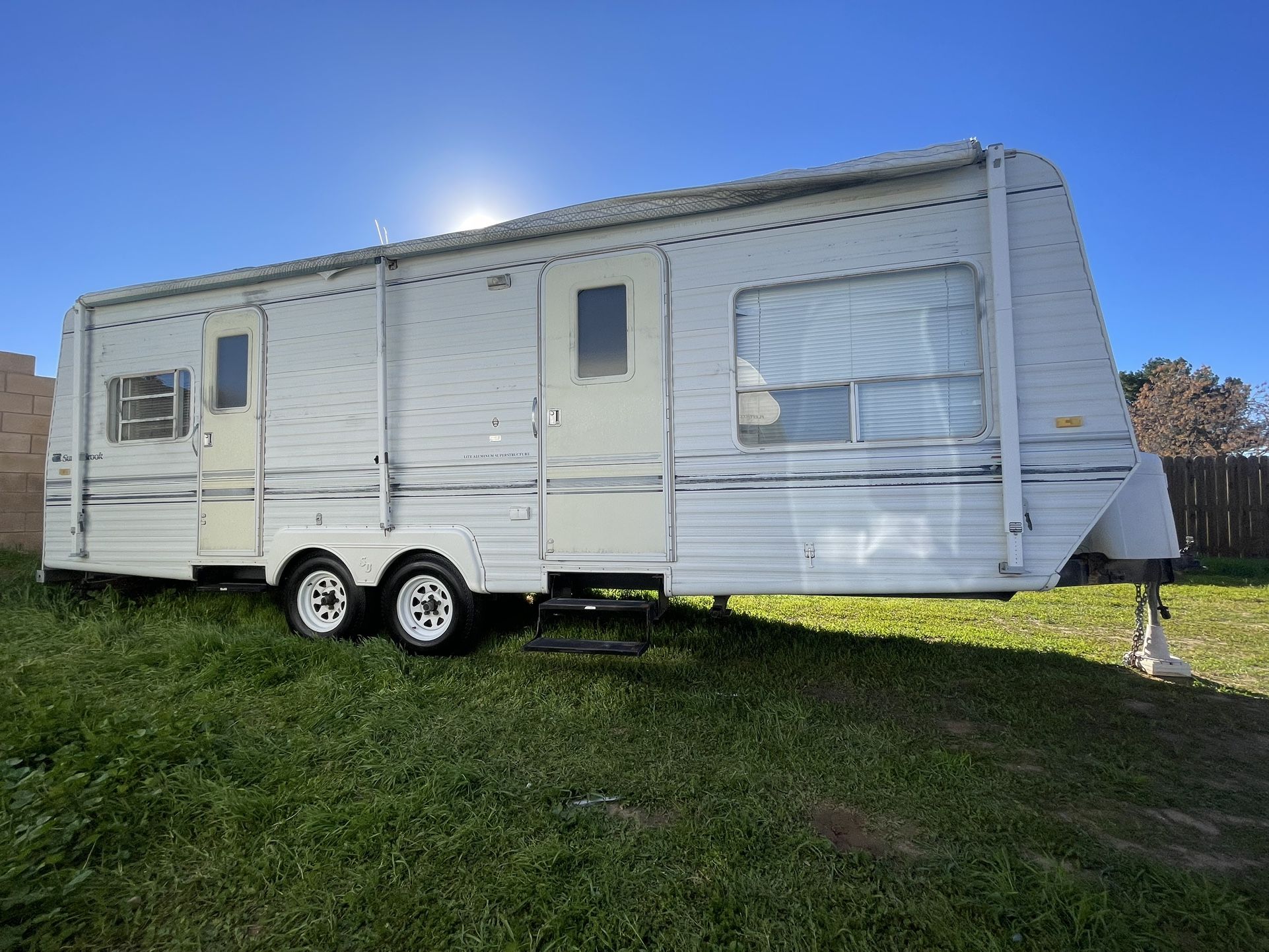 1999 SunnyBrook Double Door Trailer 26 FT. for Sale in Riverside, CA ...