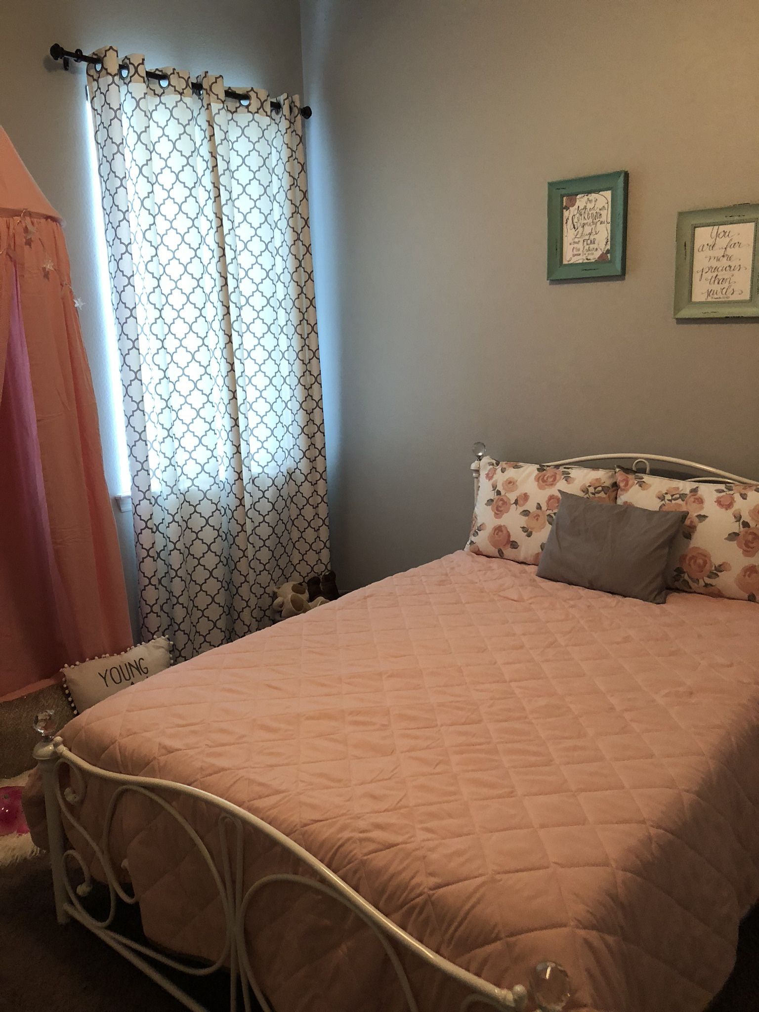 Girl’s Iron White Bed With Glass Knobs for Sale in Zephyrhills, FL ...