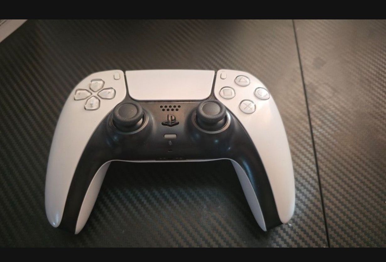 PS five controller for Sale in Lynwood, CA - OfferUp