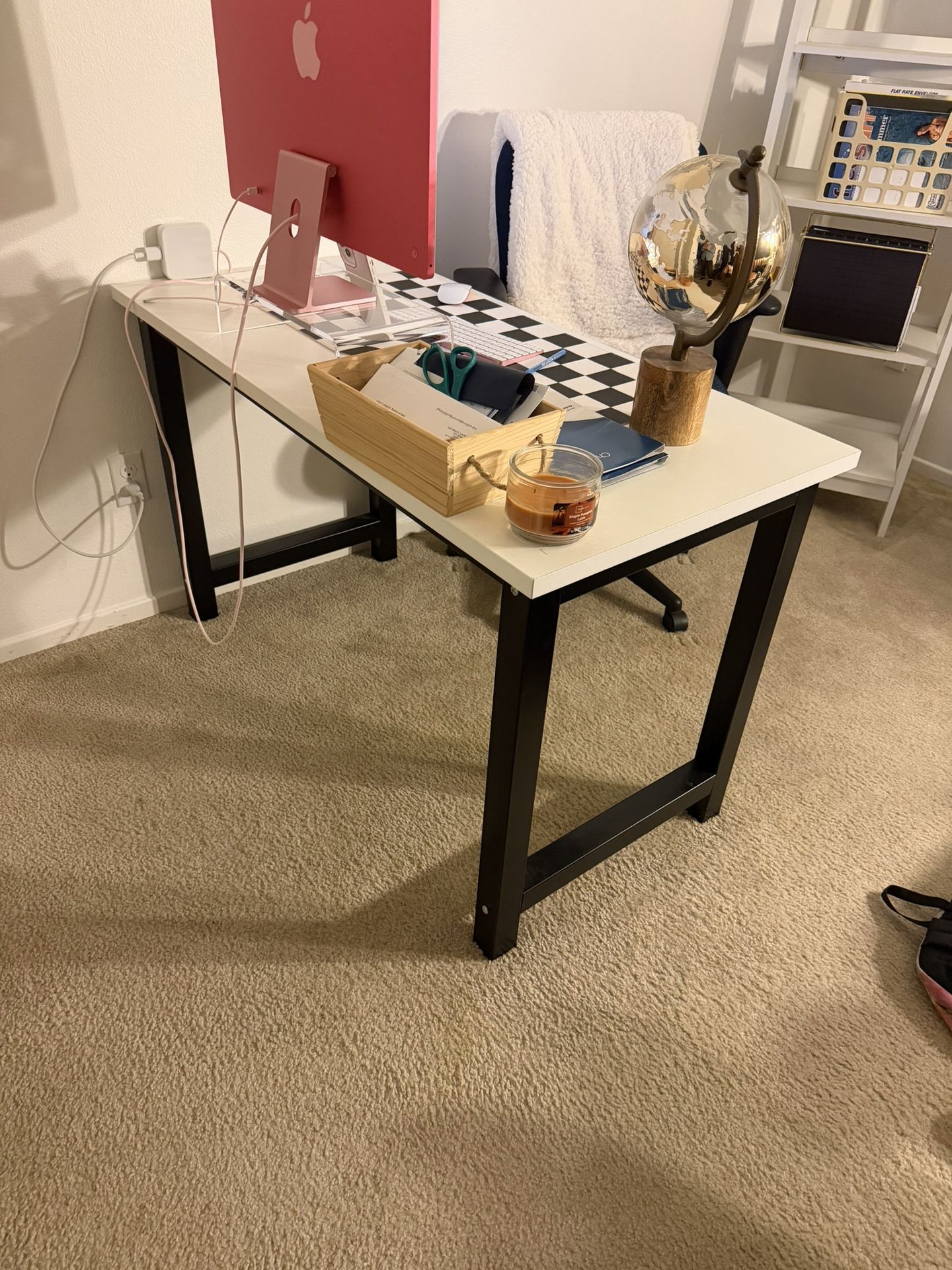 Desk for Sale in San Jacinto, CA - OfferUp
