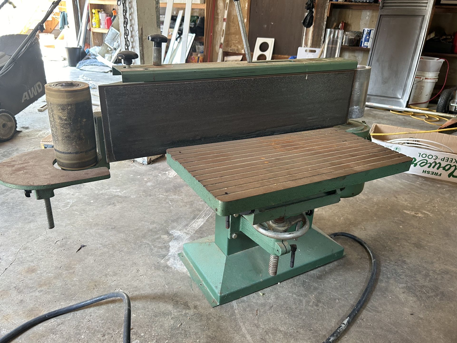 Free - Grizzly Industrial Sander for Sale in Stanwood, WA - OfferUp
