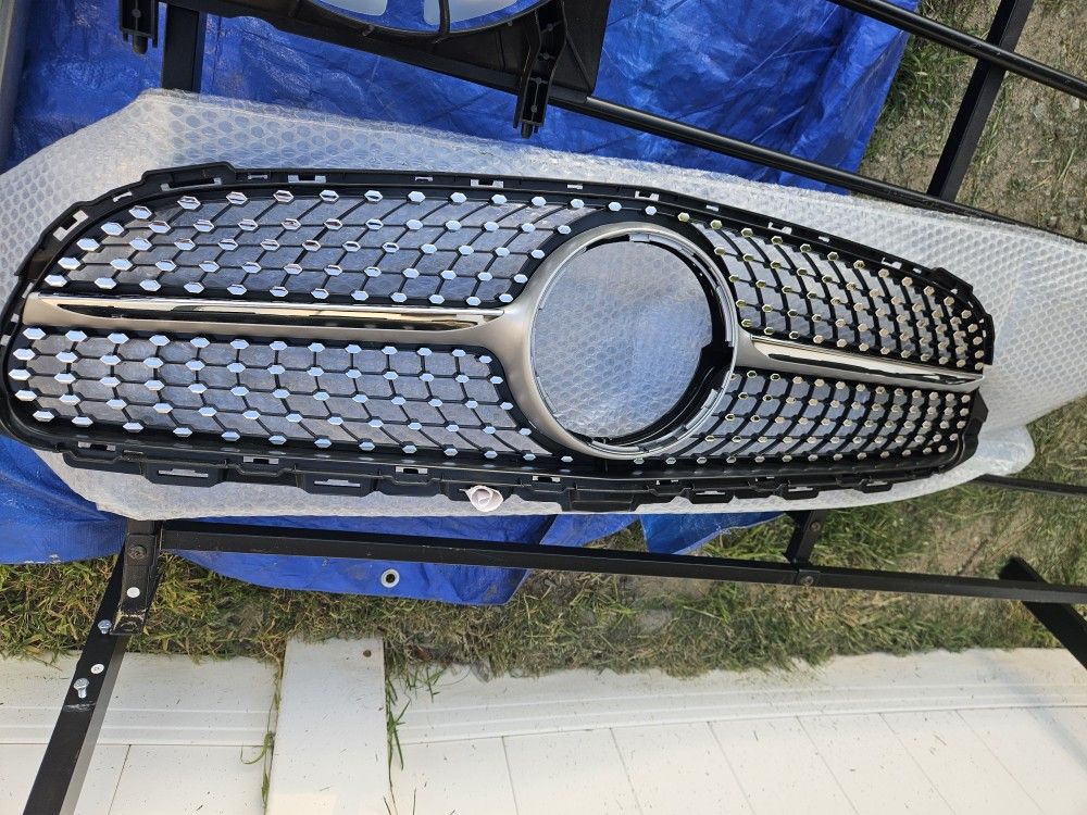 Brand New Diamond Radiator Grille for Sale in Hemet, CA - OfferUp