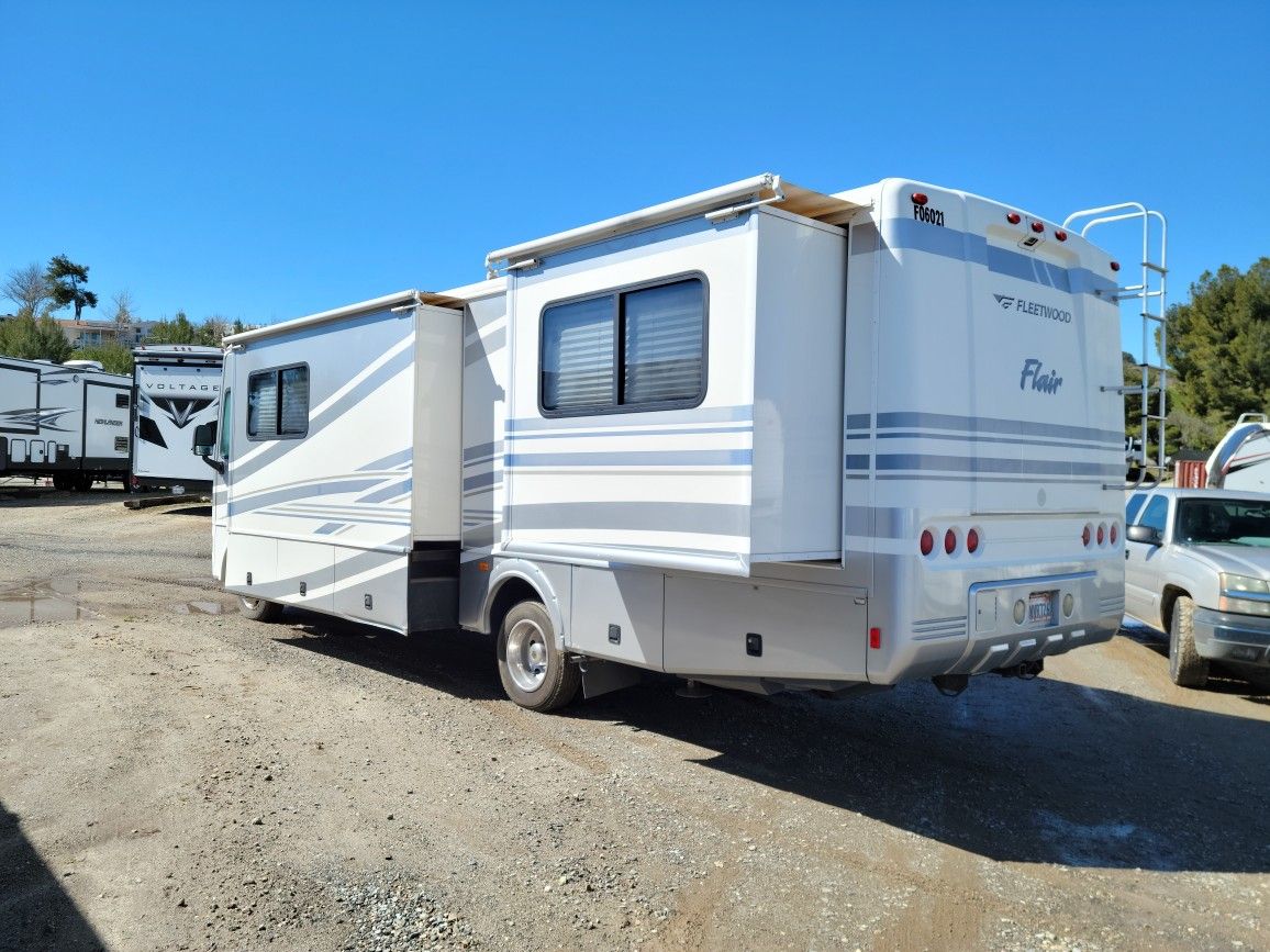motorhome 32ft rv has 2 slides very clean camper for Sale in Beaumont ...