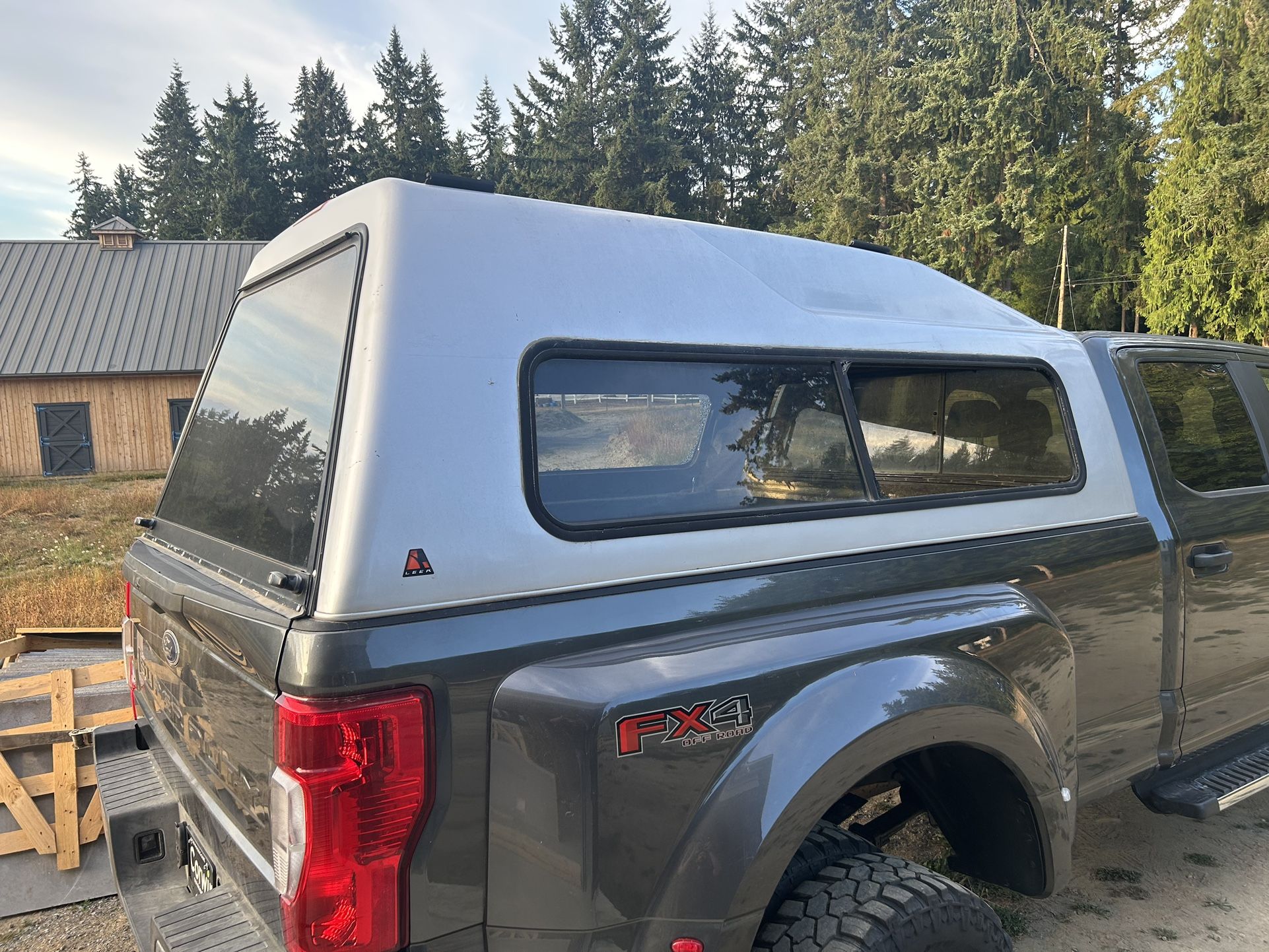Leer Canopy Long Bed Ford for Sale in Federal Way, WA - OfferUp