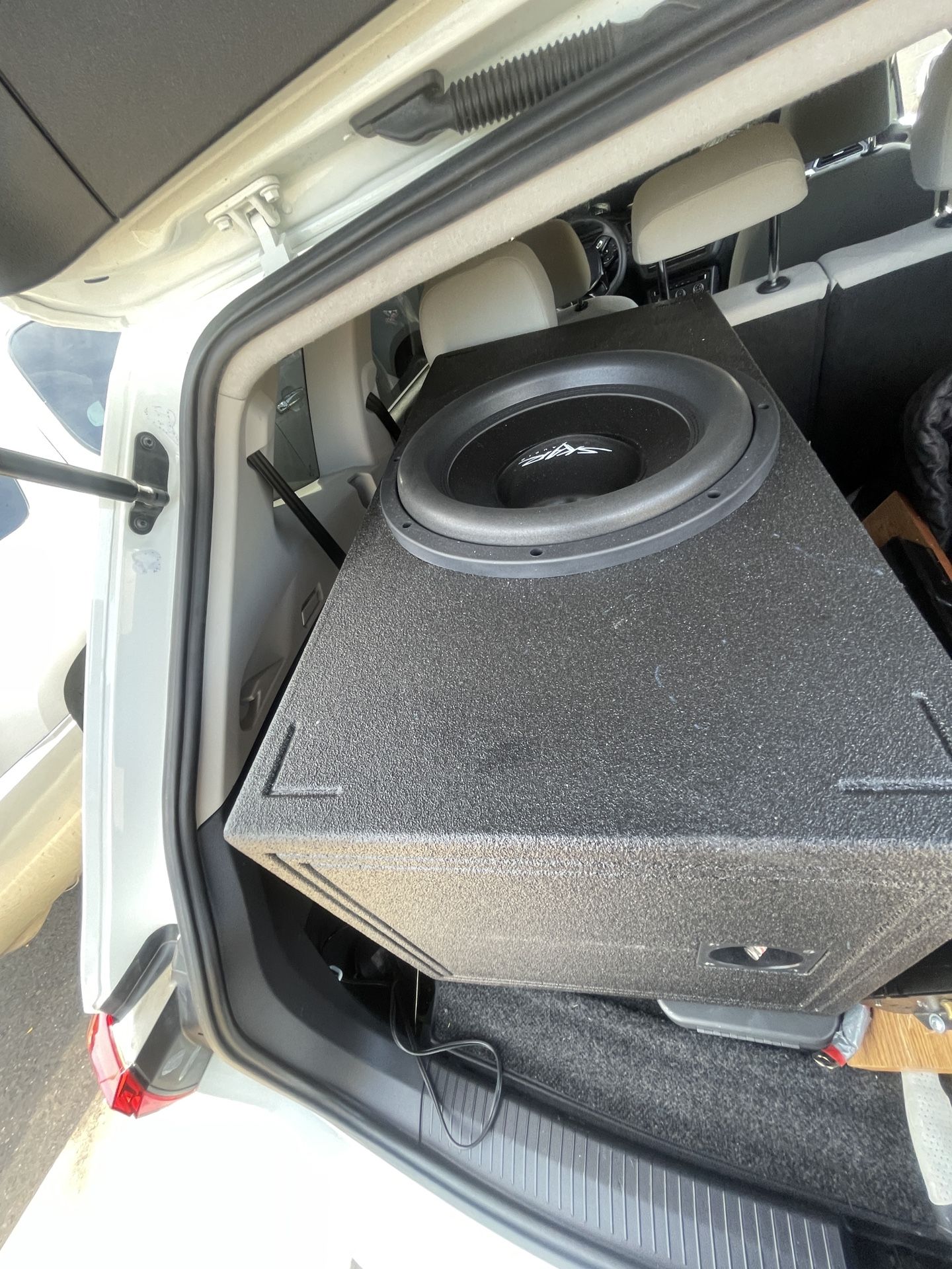 15 “ Subwoofer In Qbomb Box And Amp for Sale in Chandler, AZ - OfferUp