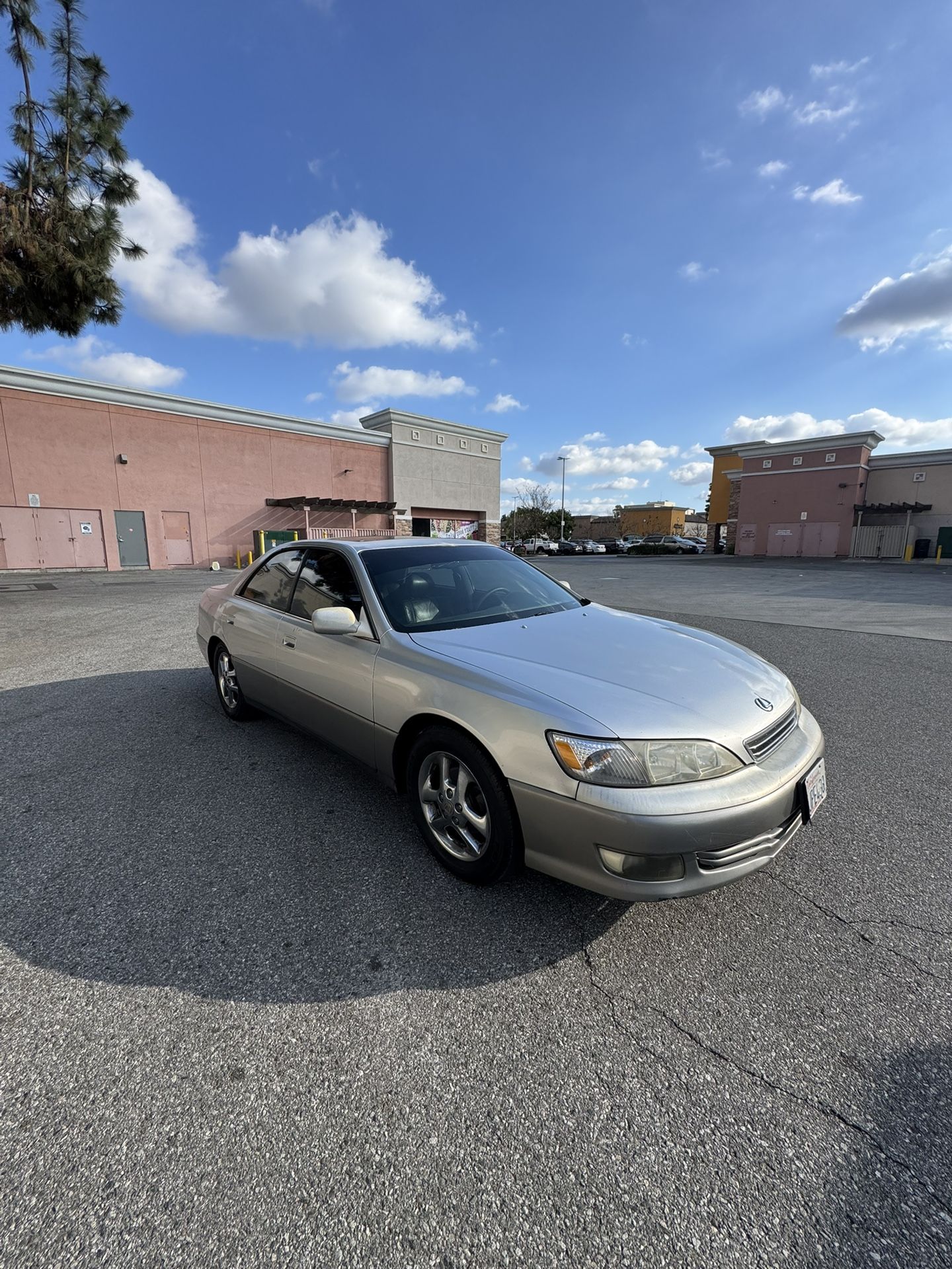 1997 Lexus ES 300 for Sale in Long Beach, CA - OfferUp