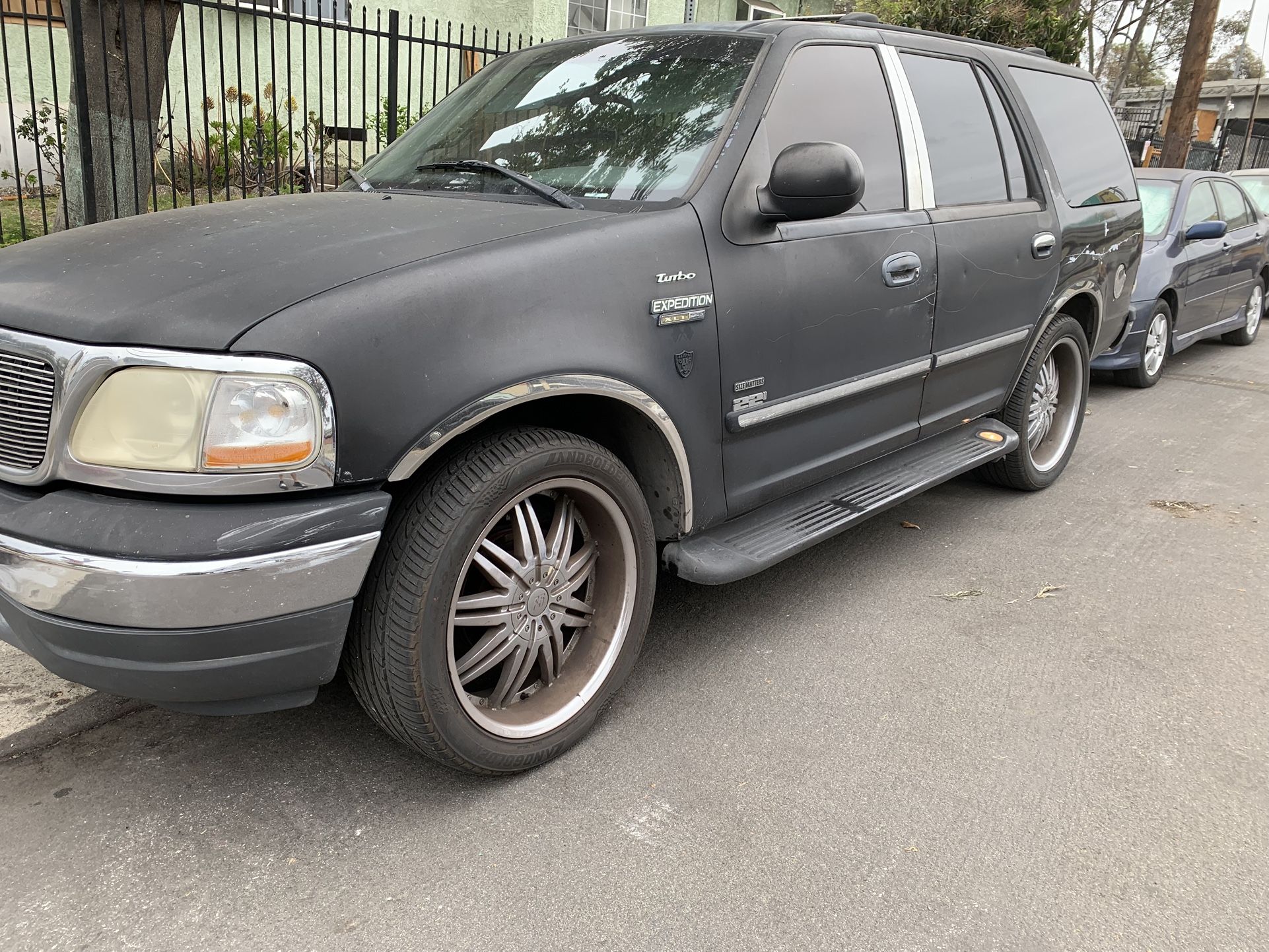 2001 Ford Expedition for Sale in Los Angeles, CA - OfferUp