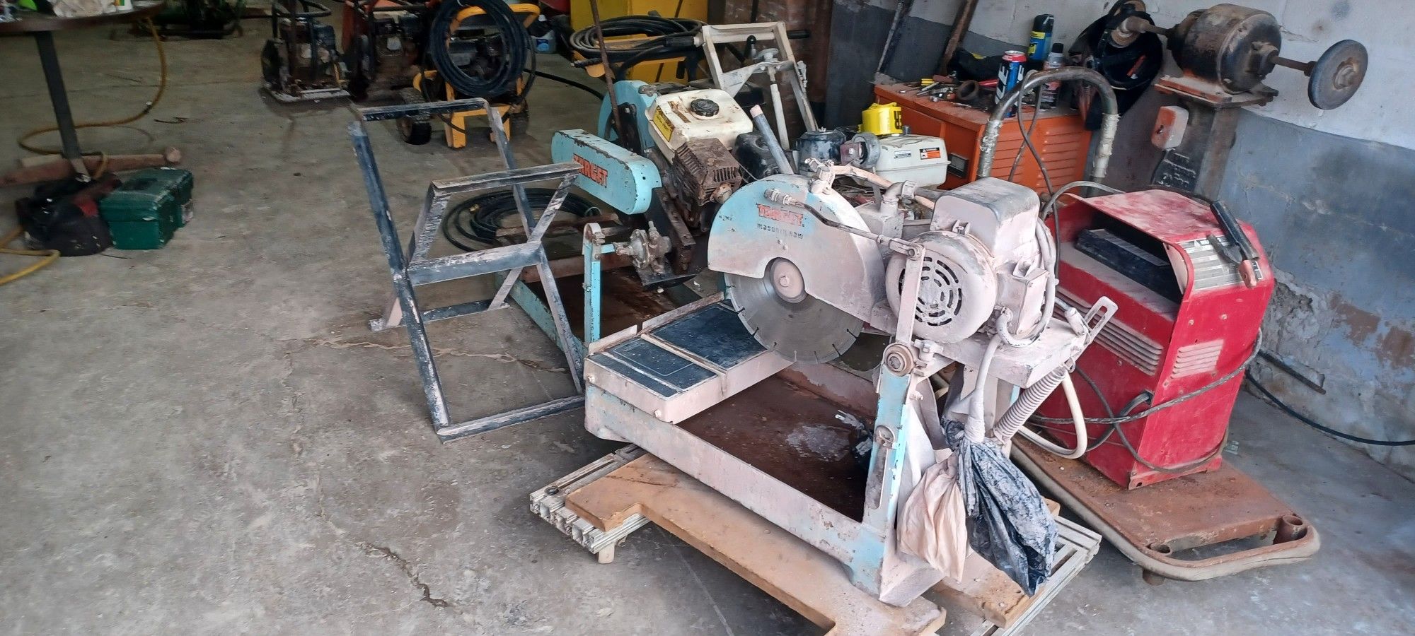 Target Mason Saws Gas And Electric 14" Saw for Sale in Lyons, IL - OfferUp