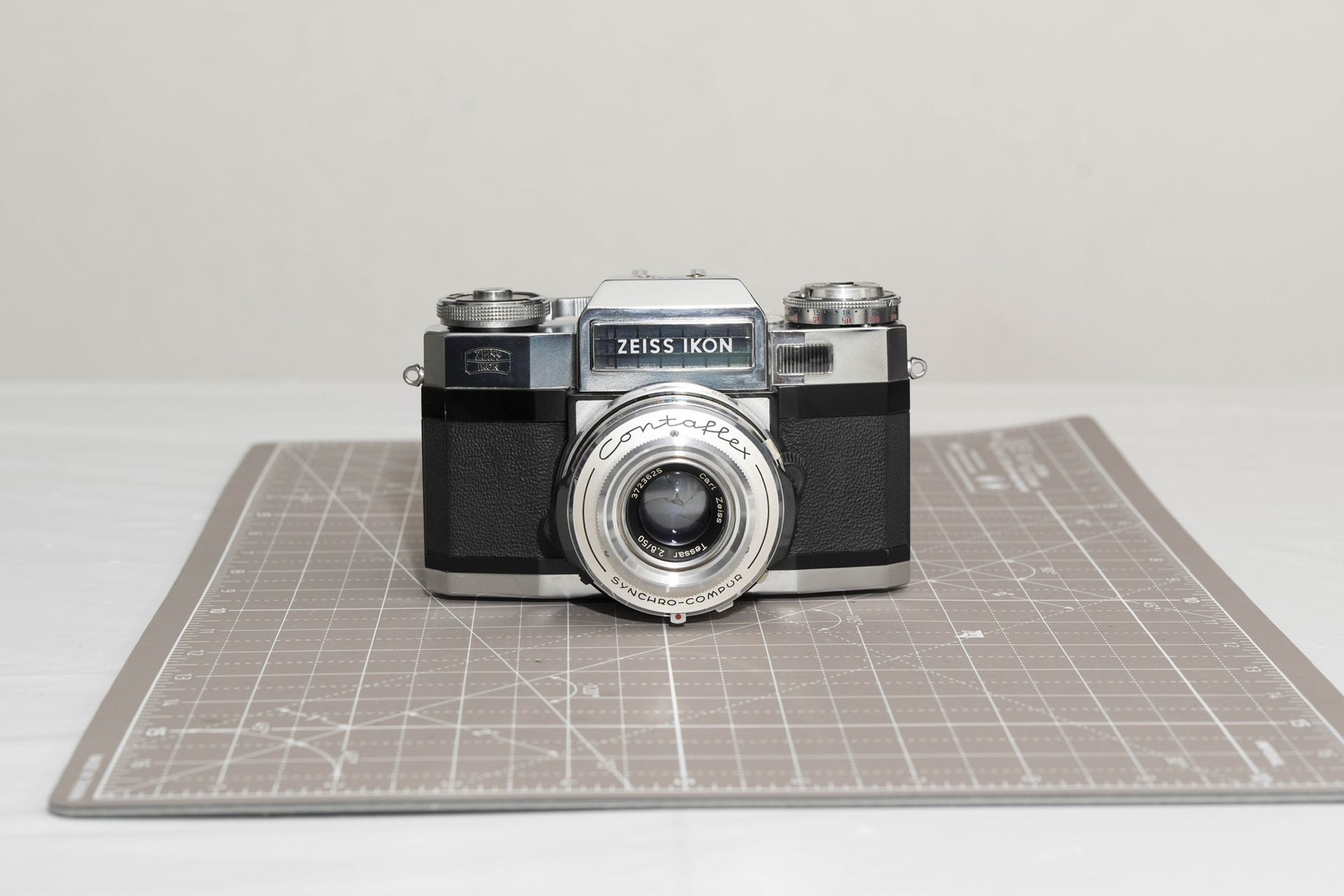 Mint / Zeiss Ikon Contaflex Super B & 50mm f2.8 Film Camera for Sale in ...