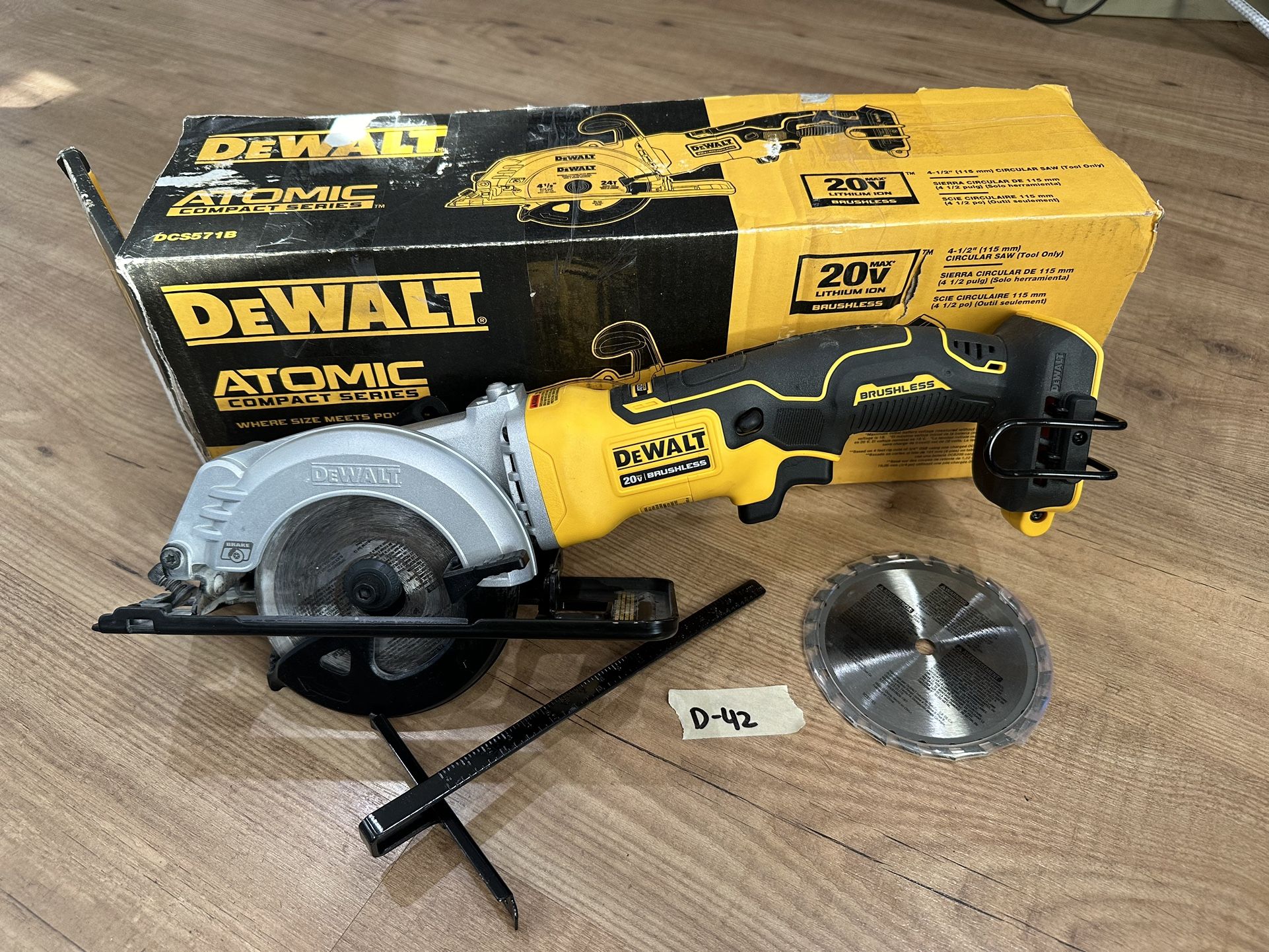 Dewalt ATOMIC 20V MAX Cordless Brushless 4-1/2 in. Circular Saw (Tool ...