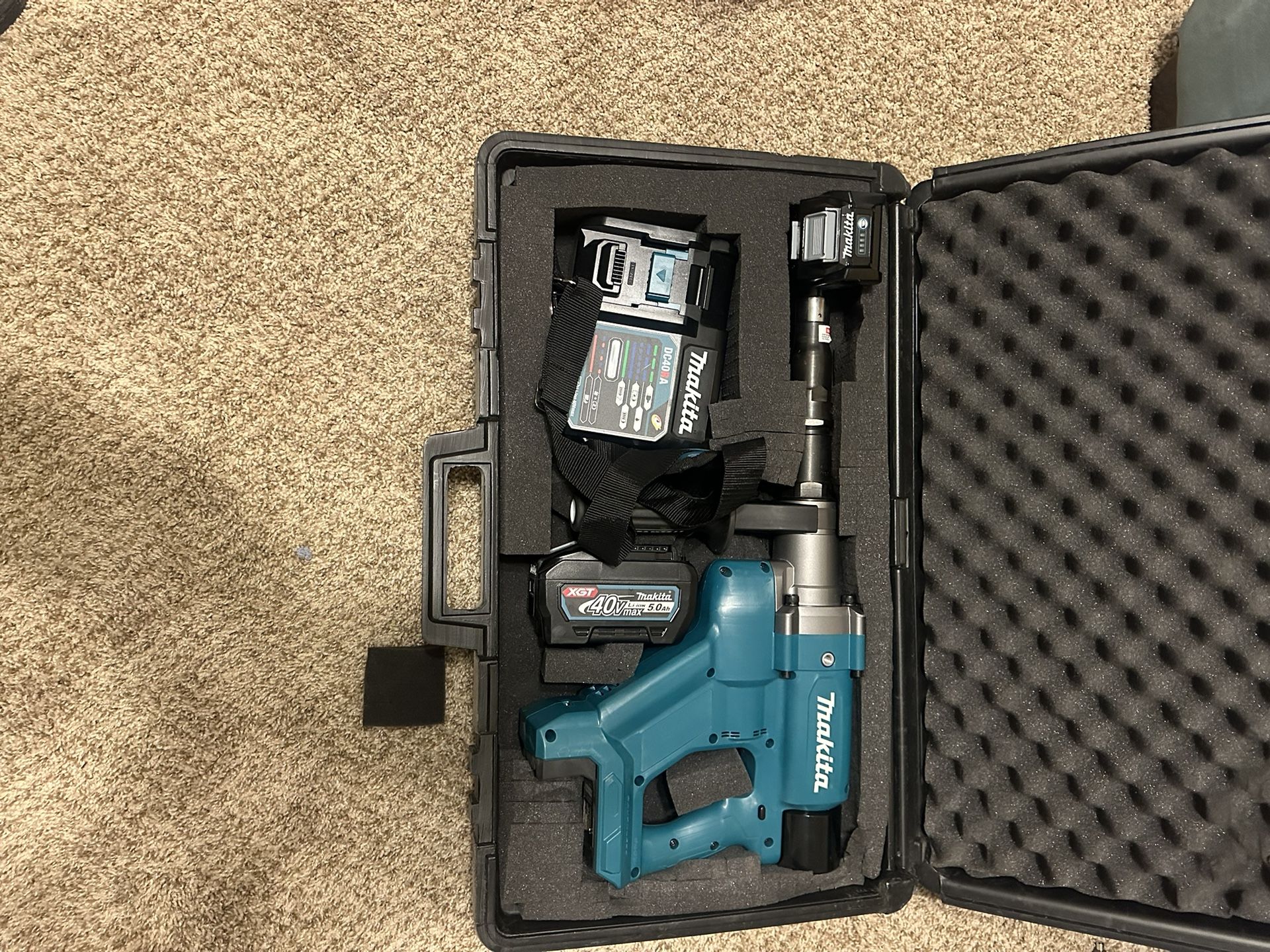 Makita Cordless Rivet Tool Kit for Sale in Rosenberg, TX - OfferUp