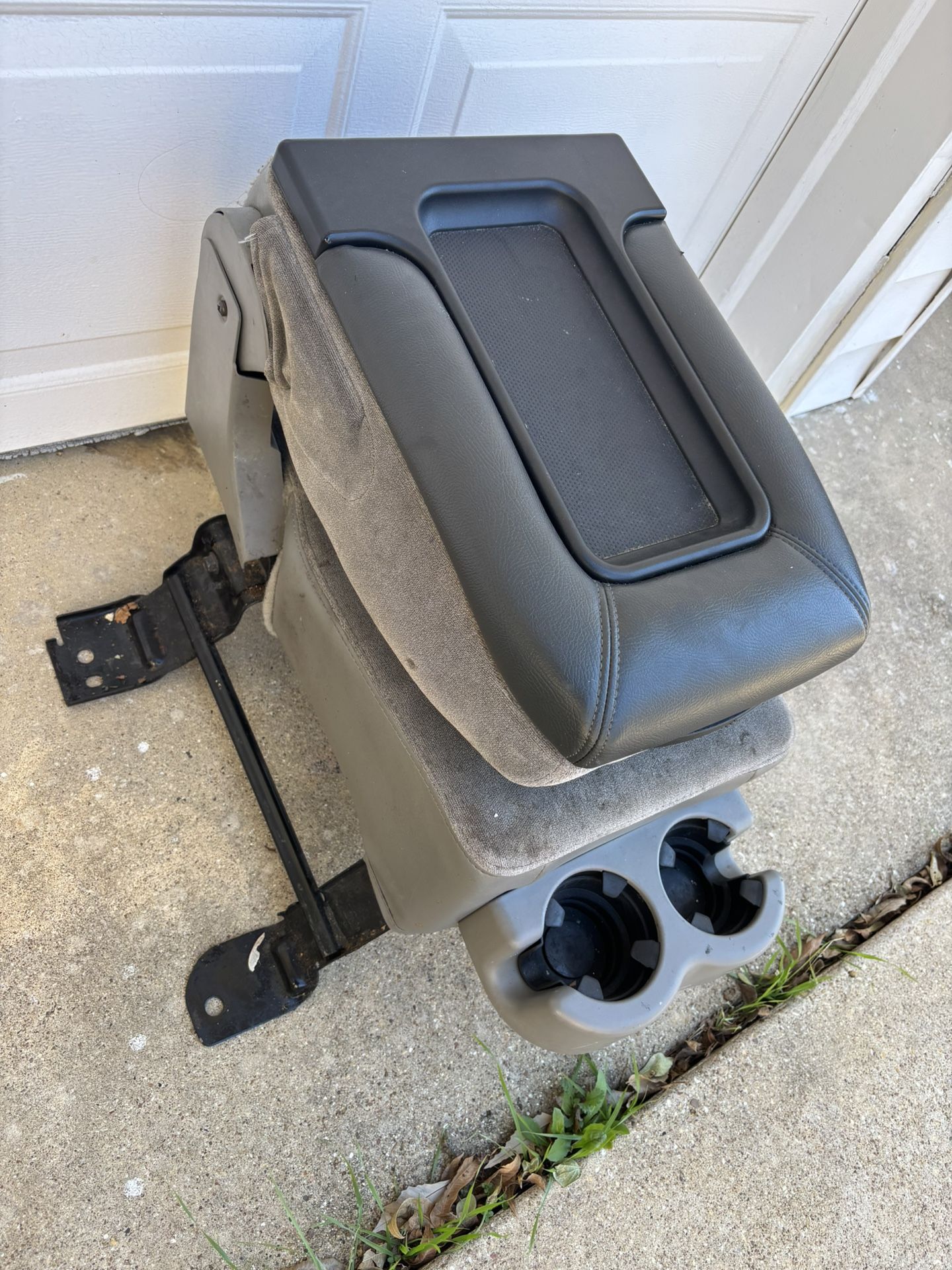 Chevy Center Console for Sale in Arlington, TX - OfferUp