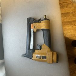 Bostitch S32SX Pneumatic Stapler for Sale in Everett, WA - OfferUp