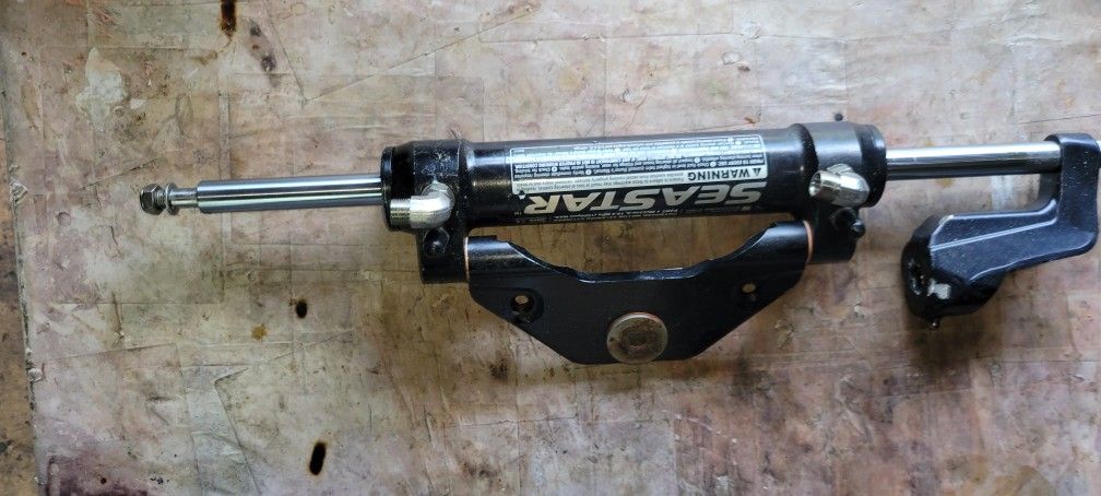 Seastar HYDRAULIC STEERING CYLINDER HC5345 OUTBOARD for Sale in Miami ...