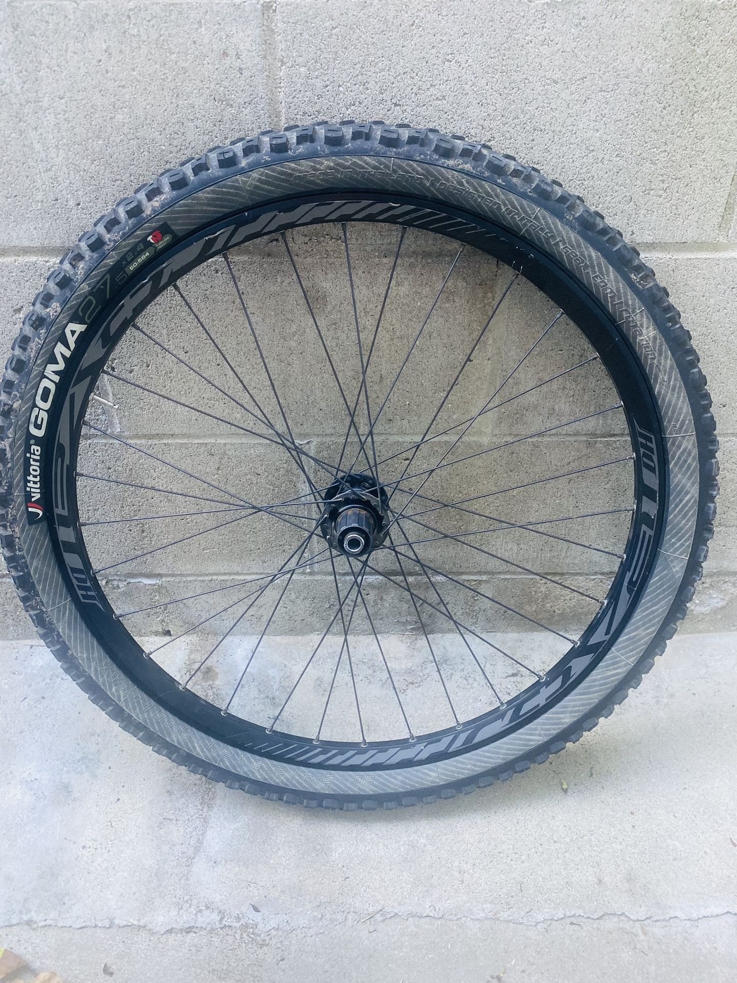 Roval DH rear wheel 27.5 MTB for Sale in Los Angeles, CA - OfferUp