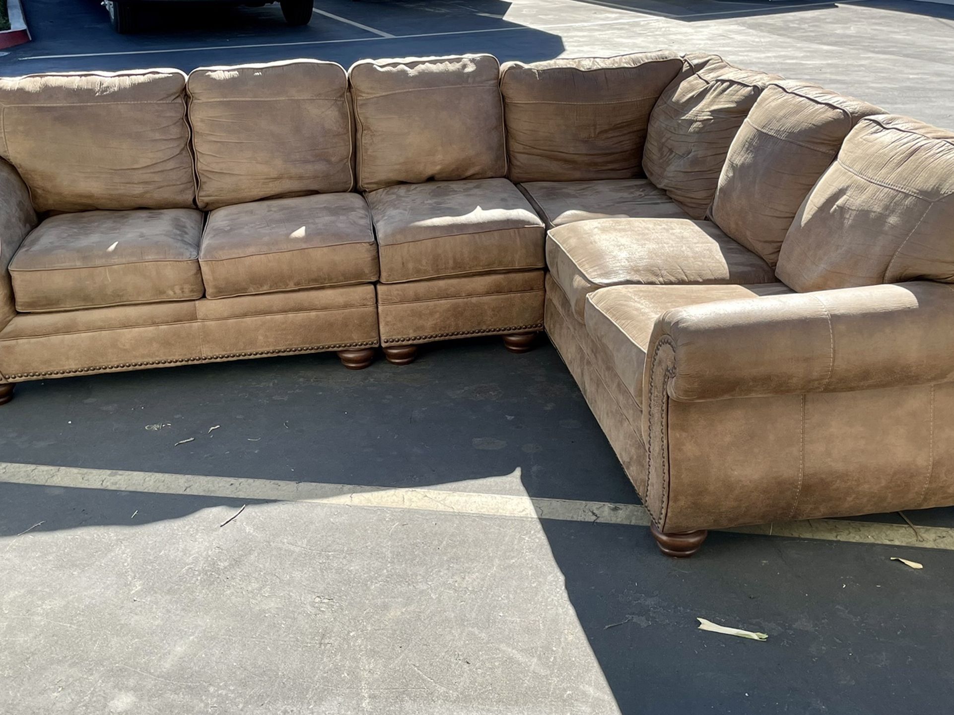 FREE DELIVERY - Ashley Larkinhurst Sectional for Sale in Camarillo, CA ...