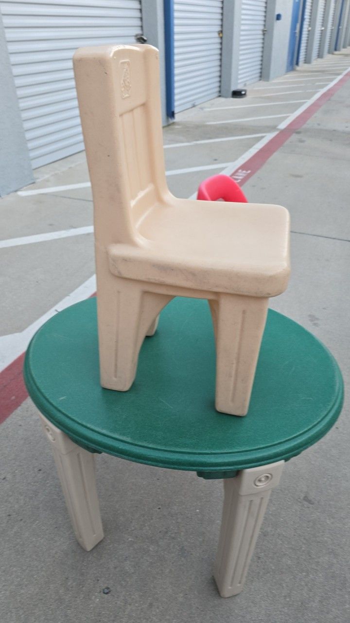 STEP2 VINTAGE Table and Chair for Tots for Sale in Chula Vista, CA ...