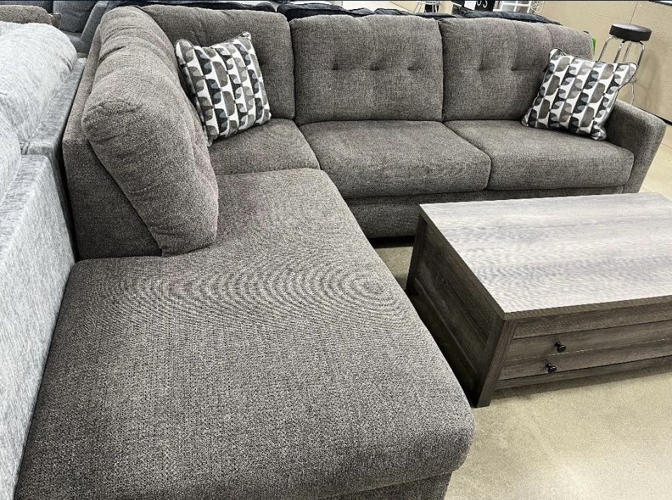 Mahoney Chocolate 2pc Sectional Sofa w/ LAF Chaise for Sale in San ...