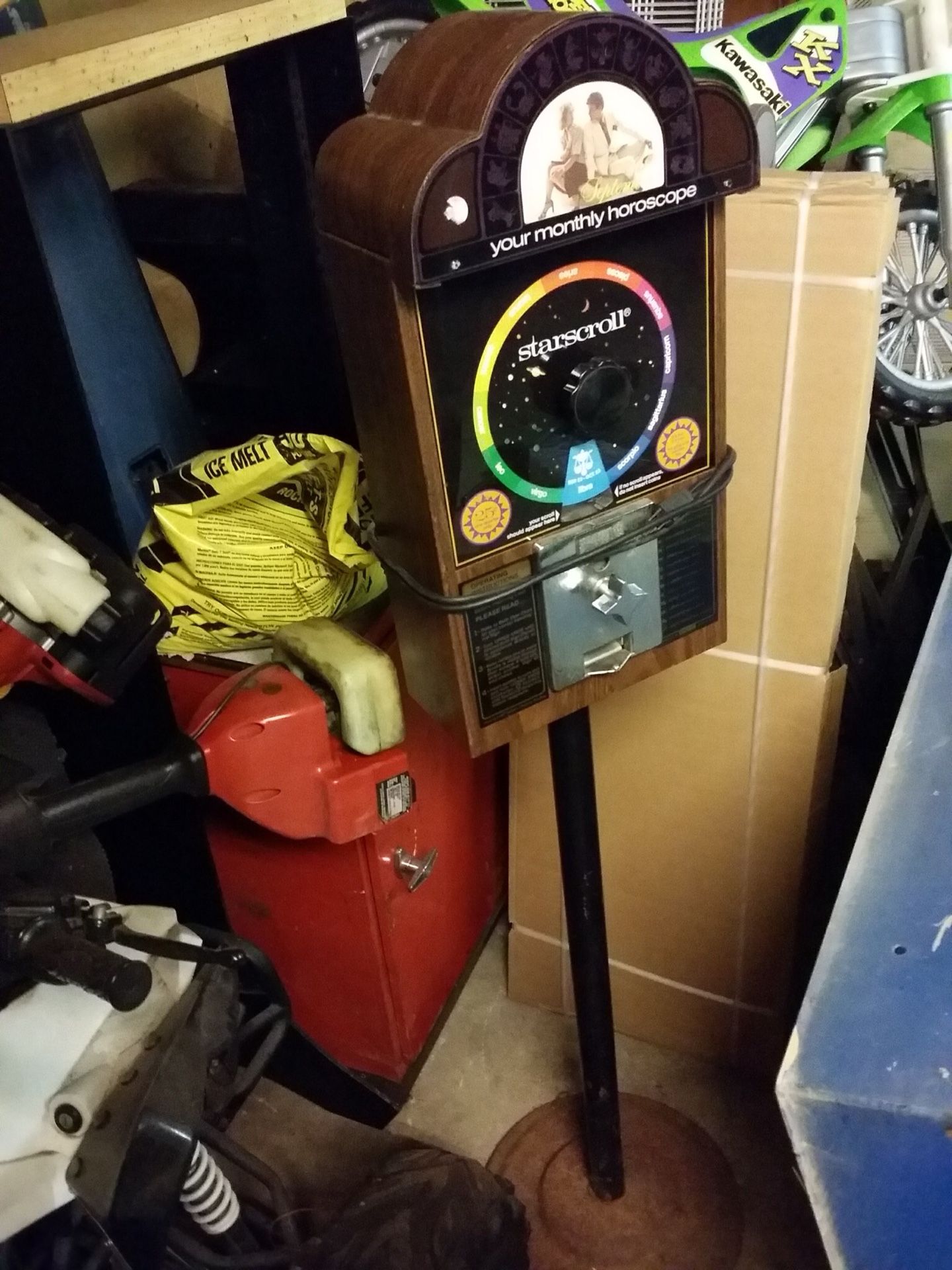 Vintage starscroll horoscope vending for Sale in Bedford Park, IL - OfferUp