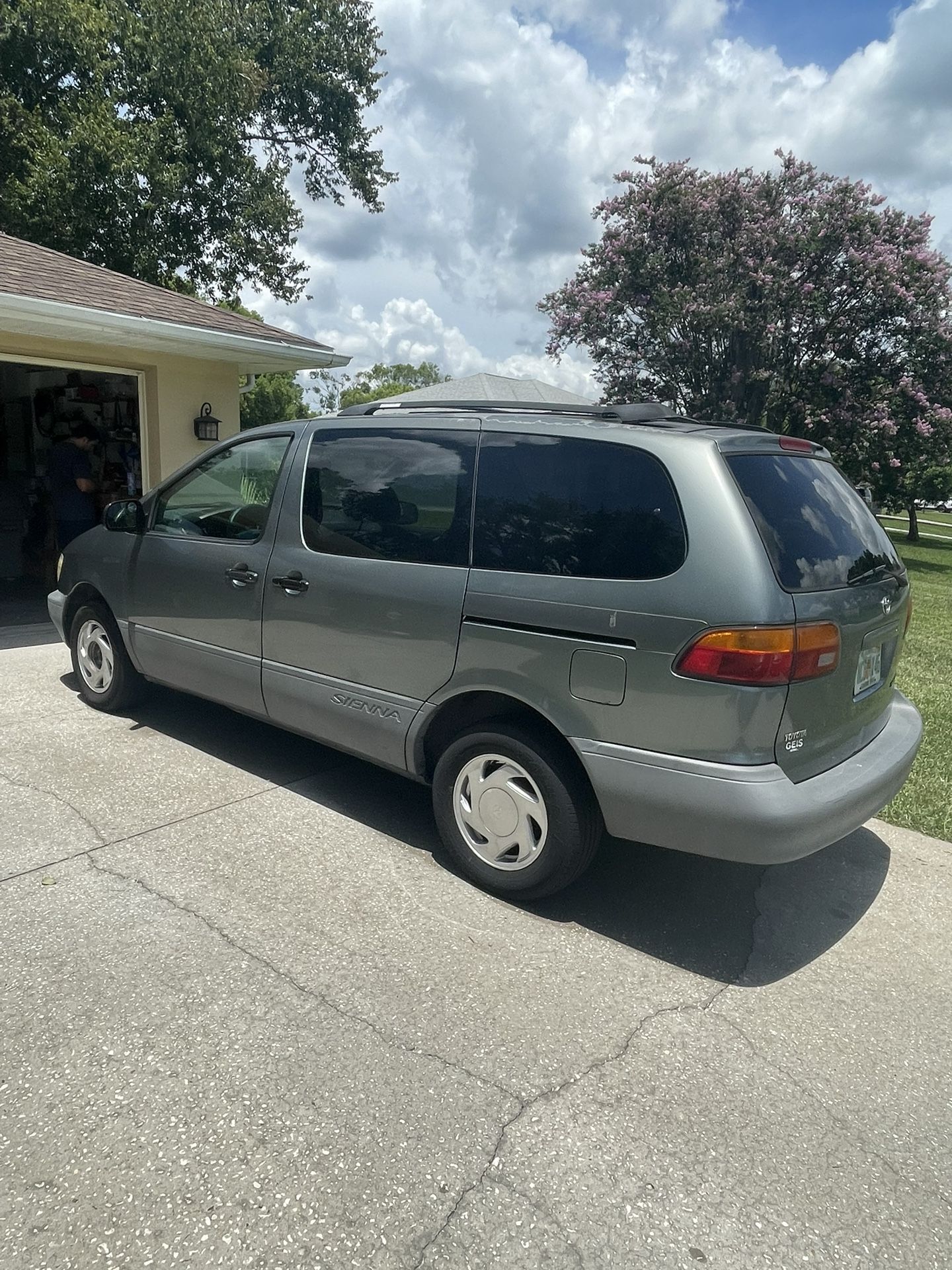 1998 Toyota Sienna for Sale in Spring Hill, FL - OfferUp