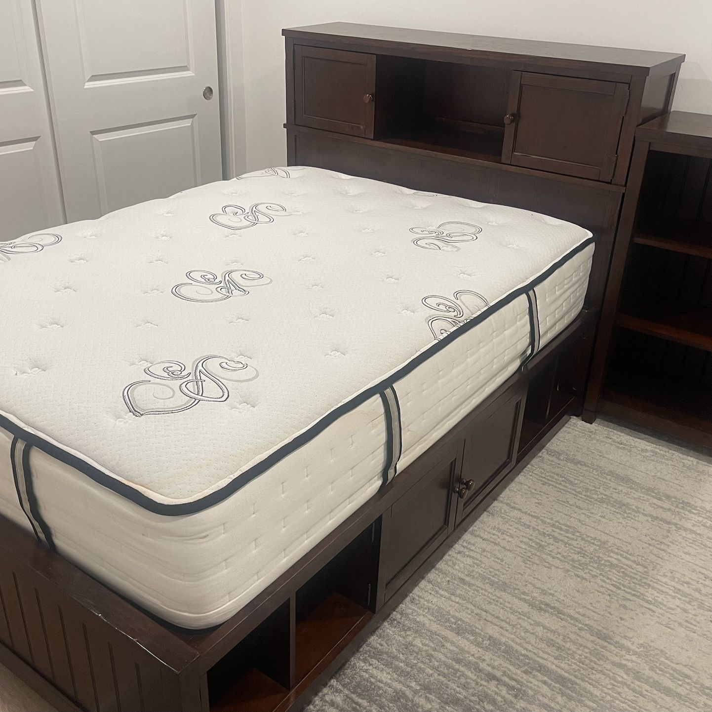 Pottery Barn Teen Beadboard Storage Bed Full Dark Espresso LOCAL DELIVERY AVAILABLE for Sale in Solana Beach CA OfferUp