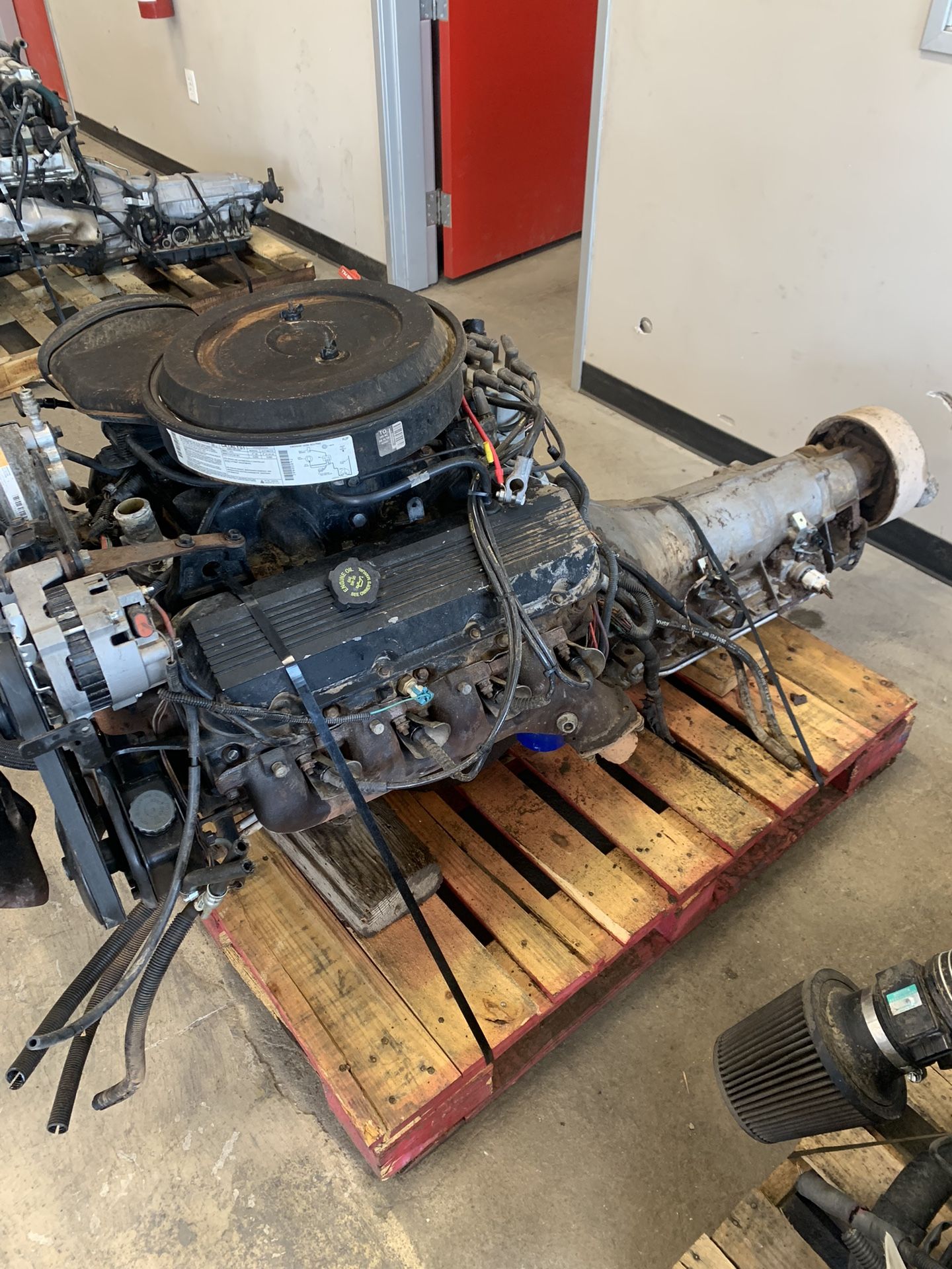 454 CHEVY ENGINE AND TRANS for Sale in Gilbert, AZ - OfferUp